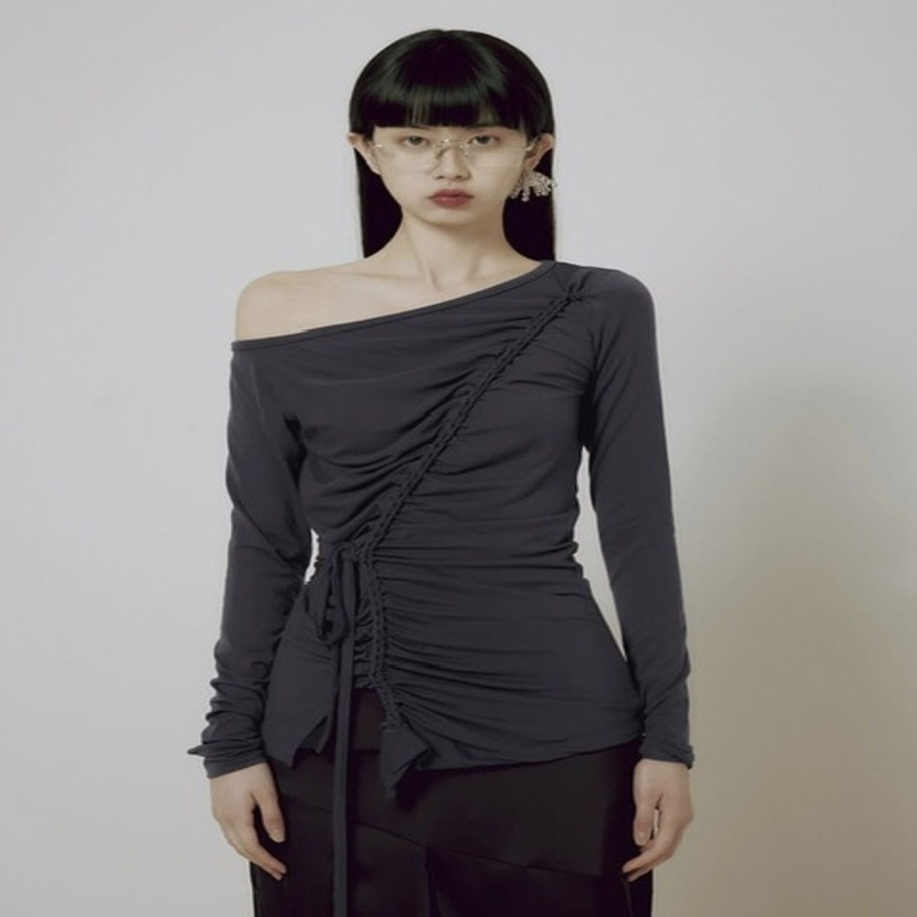Never mind the XU / Chikashitsu+（ネバーマインドザエックスユー／チカシツプラス）【FLAREUP】Handmade Twisted One-Shoulder Long Sleeve♢平置き採寸(c...