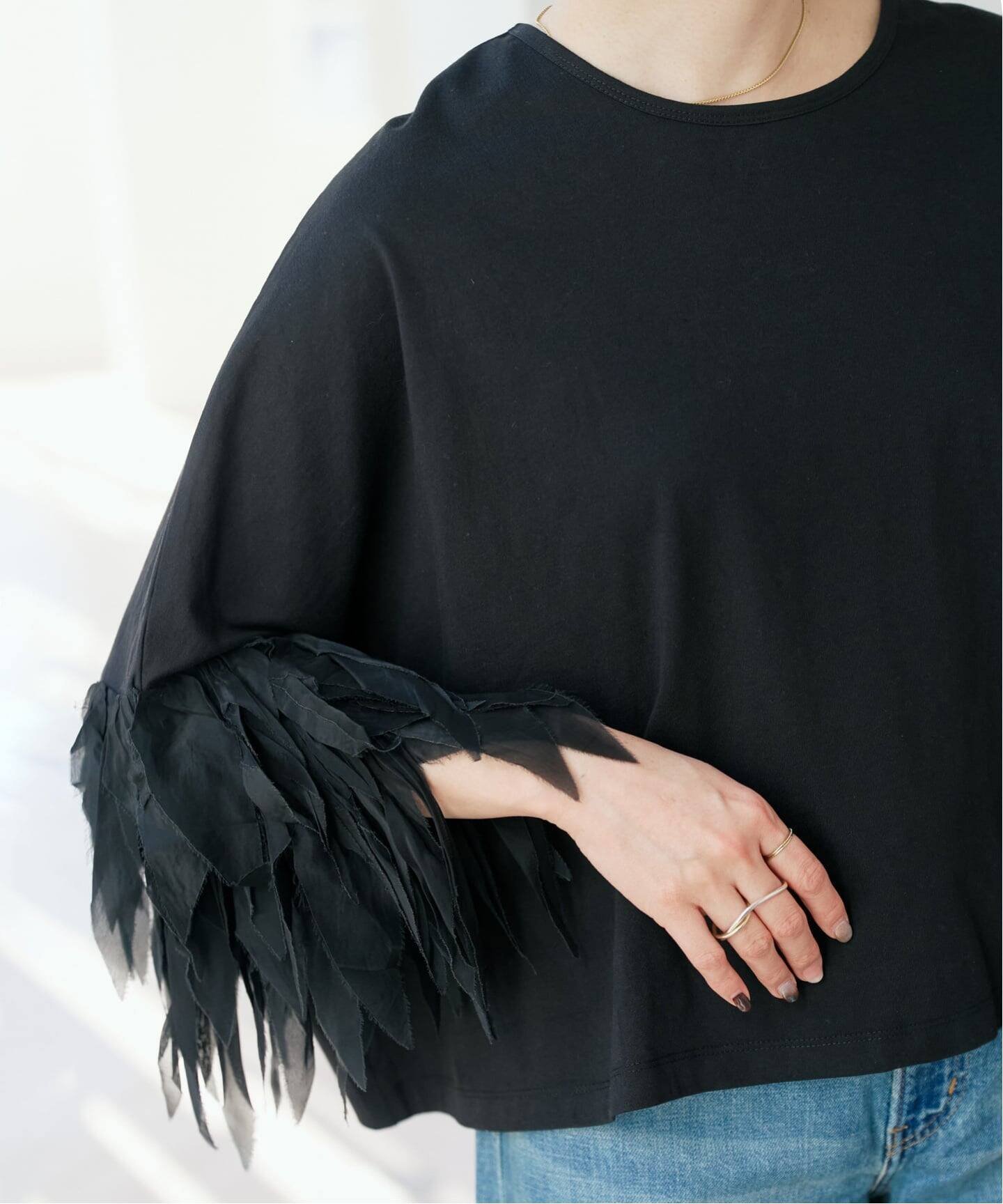 Spick & Span（スピックアンドスパン）AAYUSHI / アユーシ フェザーフリルカットソー※メーカー型番：SGN0990※カラーについて弊社販売カラー名：メーカーカラー名ブラック(001)：BLACK1ホワイト(010)：WHI...