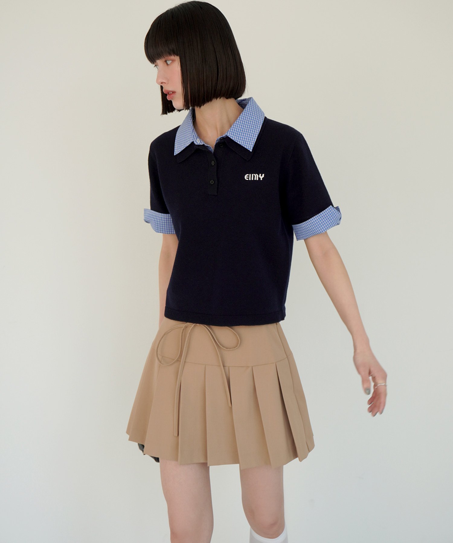 EIMY ISTOIRE（エイミーイストワール）タックミニスカート甘さも、モードも、ぜんぶこの一枚で【Design】ボリューム感のあるタックプリーツが目を引く、主役級のミニスカート。腰まわりはすっきりと、裾にかけてふんわり広がるシルエットで...