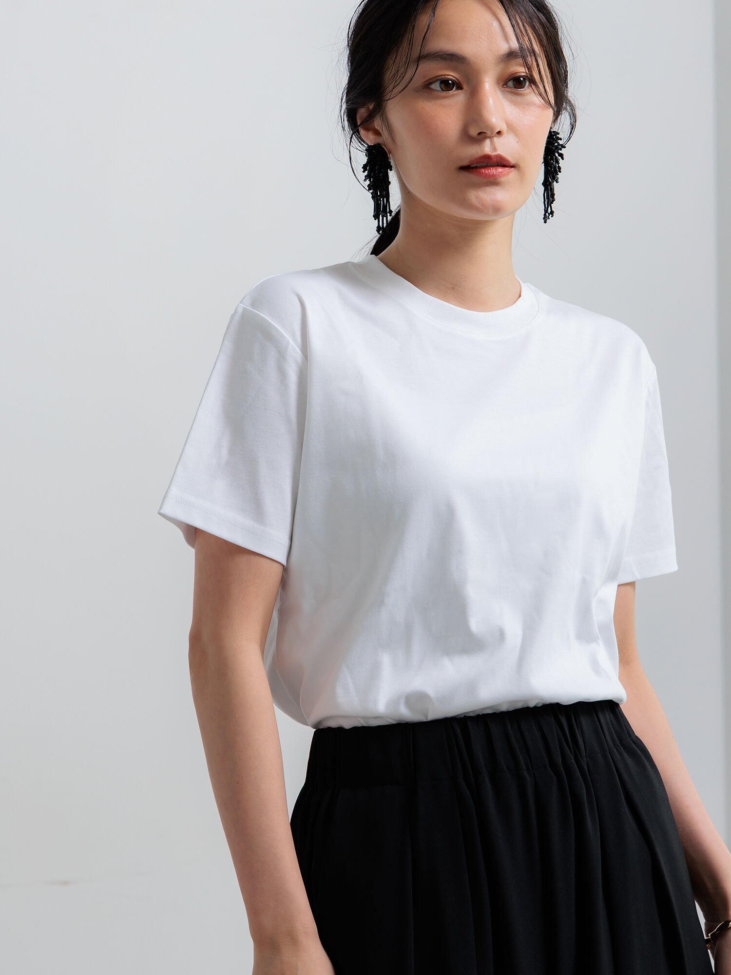 Te chichi（テチチ）【遮熱/調温】レギュラーTシャツシンプルなデザインで着回しやすい、ベーシックなレギュラーTシャツ。すっきりとしたシルエットで取り入れやすく、さらっとした着心地でデイリーに活躍します。デニムを穿いてラフにまとめたり...