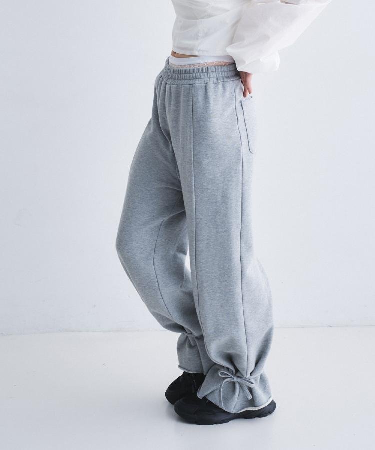 CODE A（コードエー）【Re】ribbon sweat pantsご好評につき追加予約開始！※旧品番：R99-64302※オフホワイトが新色で登場！2way仕様のスウェットパンツ。【デザイン】柔らかい裏毛素材を使用したスウェットパンツ。...