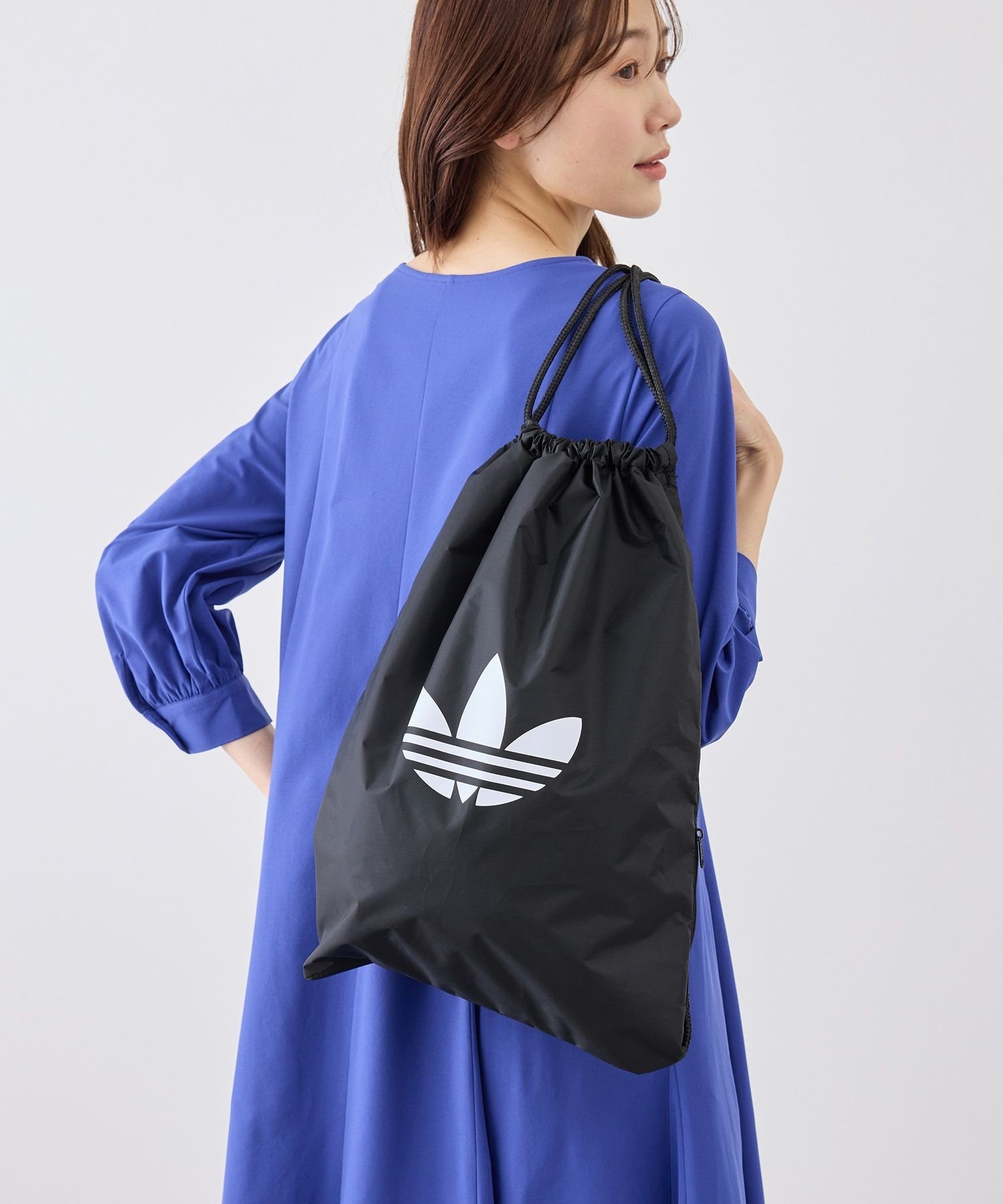 ROPE' PICNIC（ロペピクニック）【adidas/アディダス】HERI ADICOLOR GS GYMSACKジムに向かうときや、一日の予定をスムーズにこなしたいときに便利な、必携アイテムをさっと入れて出かけられる軽やかなジムサック...