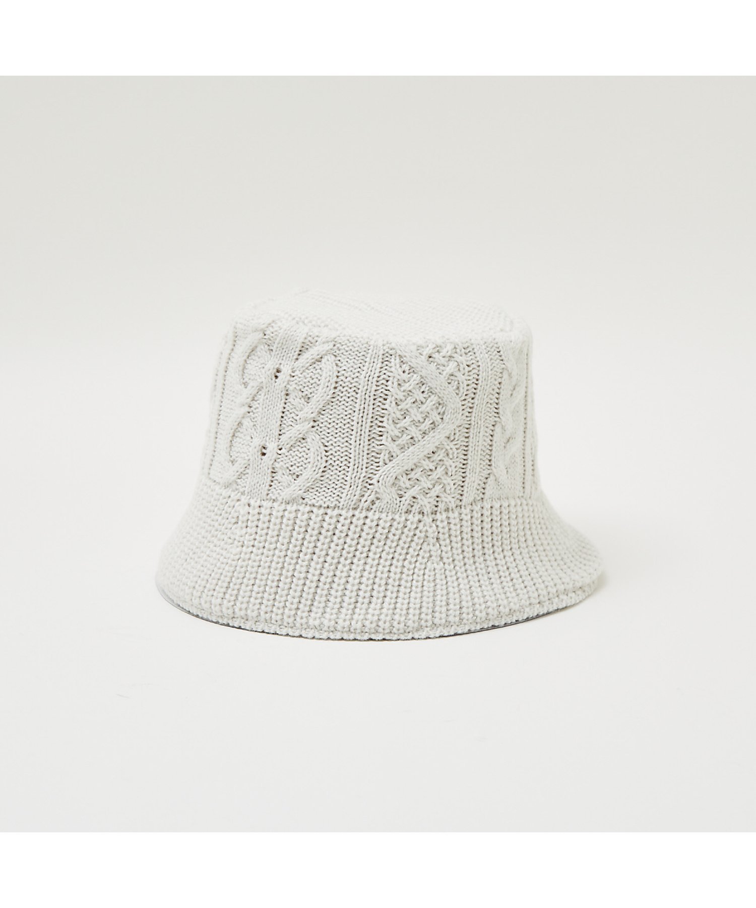 ABAHOUSE（アバハウス）【RUBEN/ルーベン】REVERSIBLE KNIT BUKET HAT/リバニット素材なので表情も柔らかくソフトな印象に。リバーシブルなのでお好きなコーデにきっとハマります。■coordinate今年はあえ...