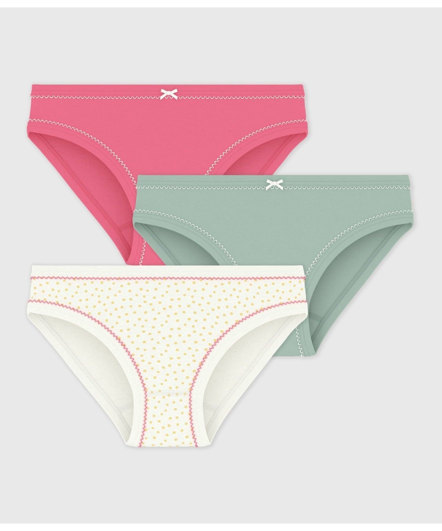 PETIT BATEAU（プチバトー）プリントショーツ3枚組キュートなドットプリントと、合わせやすいプレーンカラーで揃えたショーツ3枚セットです。ピコレースとリボンがキュートなアクセントに。ご自宅用としてはもちろん、何枚あっても嬉しいアイテ...