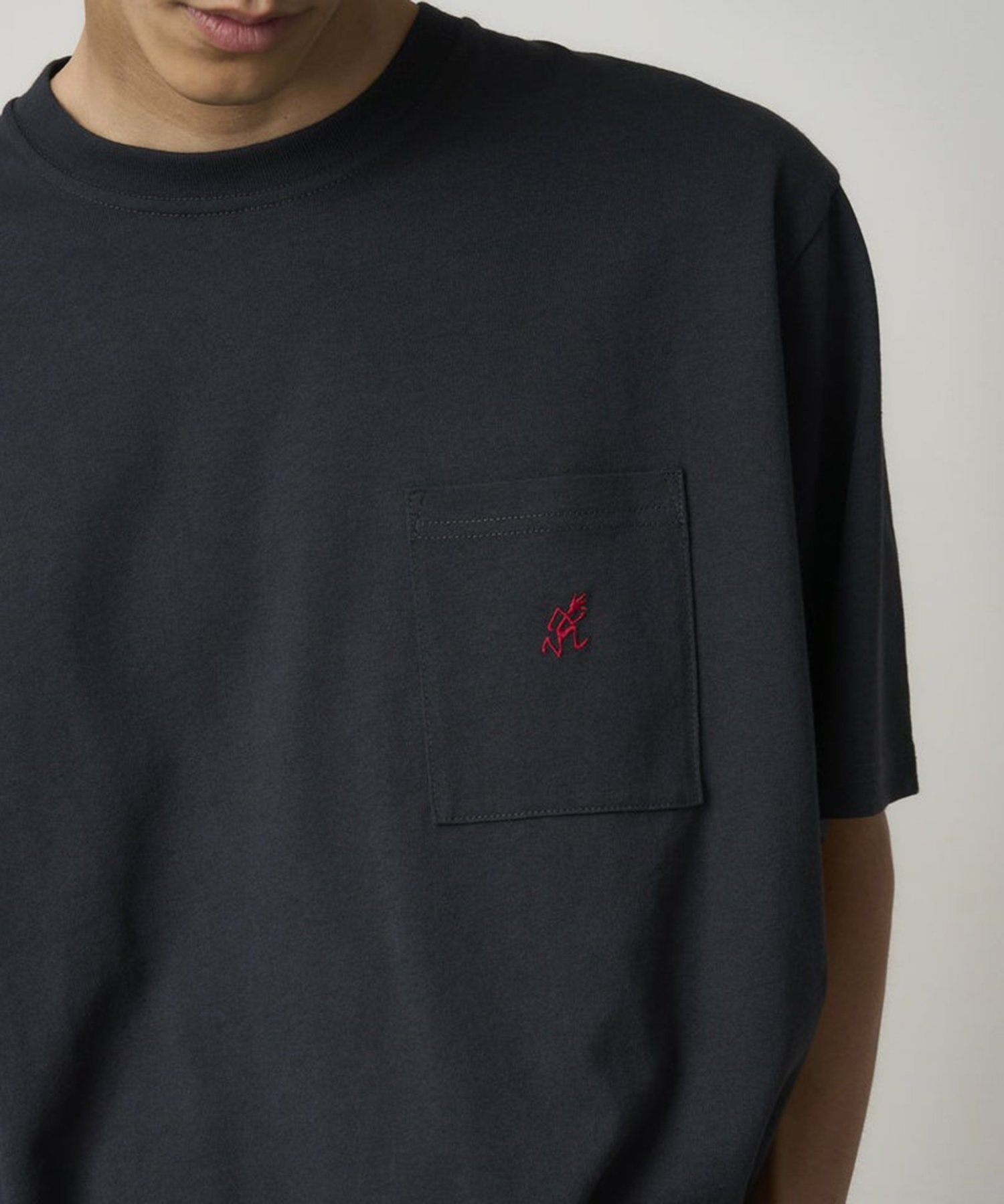 SETUP7（セットアップセブン）GRAMICCI/ONE POINT TEEワンポイント刺繍が映える、環境配慮素材のベーシックTシャツ■point左胸のRUNNINGMAN刺繍がアクセントになった定番Tシャツ。シンプルながらブランドらしさ...
