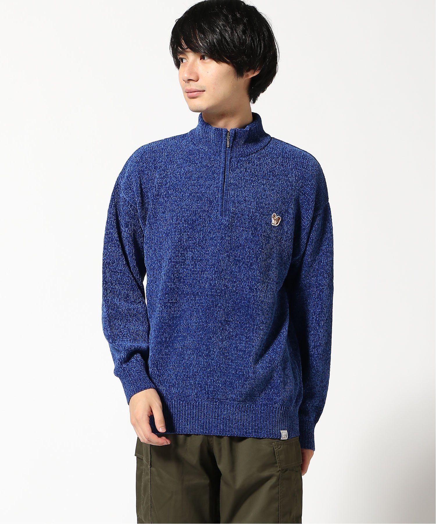 F.S.B（エフエスビー）F.S.B/(U)モールハーフジップニットほんのりと光沢感を感じるモールの生地が優しく暖かく体を包み込むロングスリーブニット。ハーフジップが施されたデザインは、開け閉めや合わせるインナー次第で、幅広いスタイリングを...