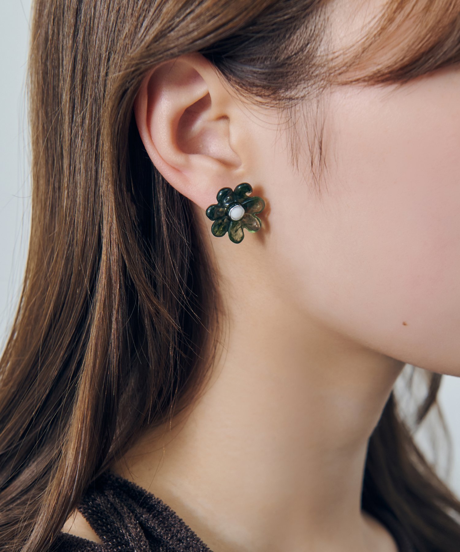 GOLDY（ゴールディ）パフィー ブルーム ピアス【GOLDYオリジナルデザインのピアス】・クリアカラーのお花が大人可愛い・中心にあしらったビジューがアクセントに・甘さを抑えたカラーで取り入れやすい◎マーブル模様やクリアの透け感が魅力のフラ...