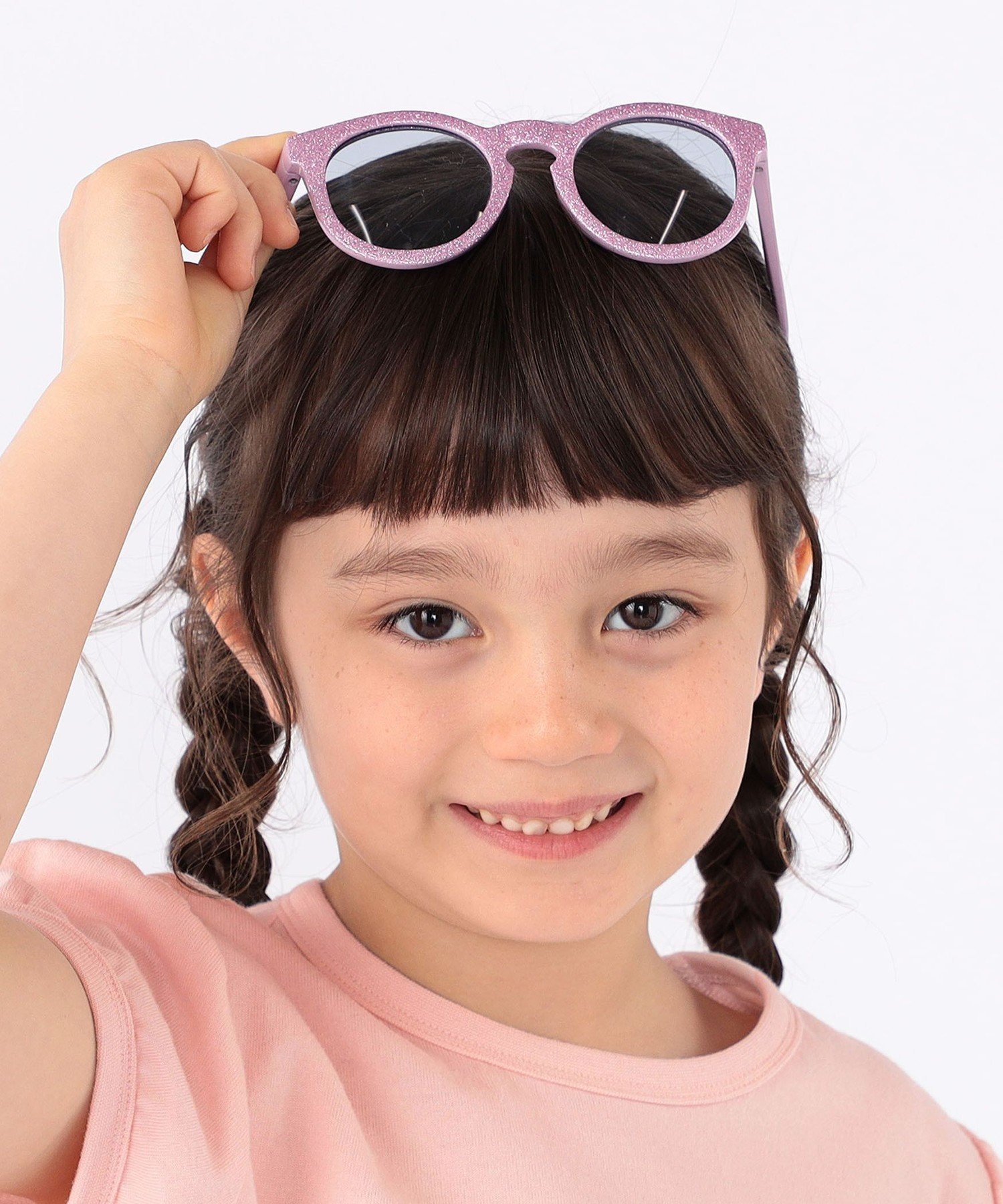 SHIPS（シップス）delib:HAHANNI Glitter キッズ サングラス安全性に優れた【delieb】のNAHANNIのグリッターモデル！【素材特性】フレームは新素材の”TPEE”を採用、ゴムとプラスチックの両方の特性を活かしポ...
