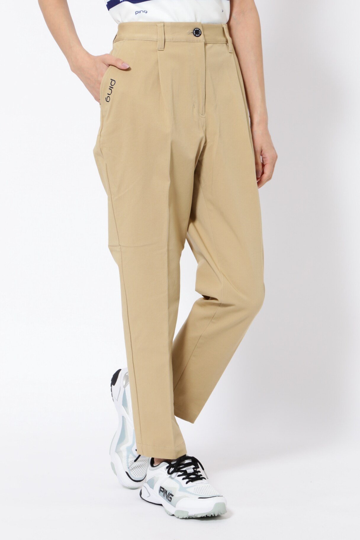 PING APPAREL（ピン アパレル）ワイドテーパードパンツ ＜NATIVE＞ (LADIES)スタイルを選ばない美シルエットがポイントの、ワイドテーパードパンツ。全方向によく伸縮して快適な履き心地の、クロスムー分ぐを採用しています。ウ...