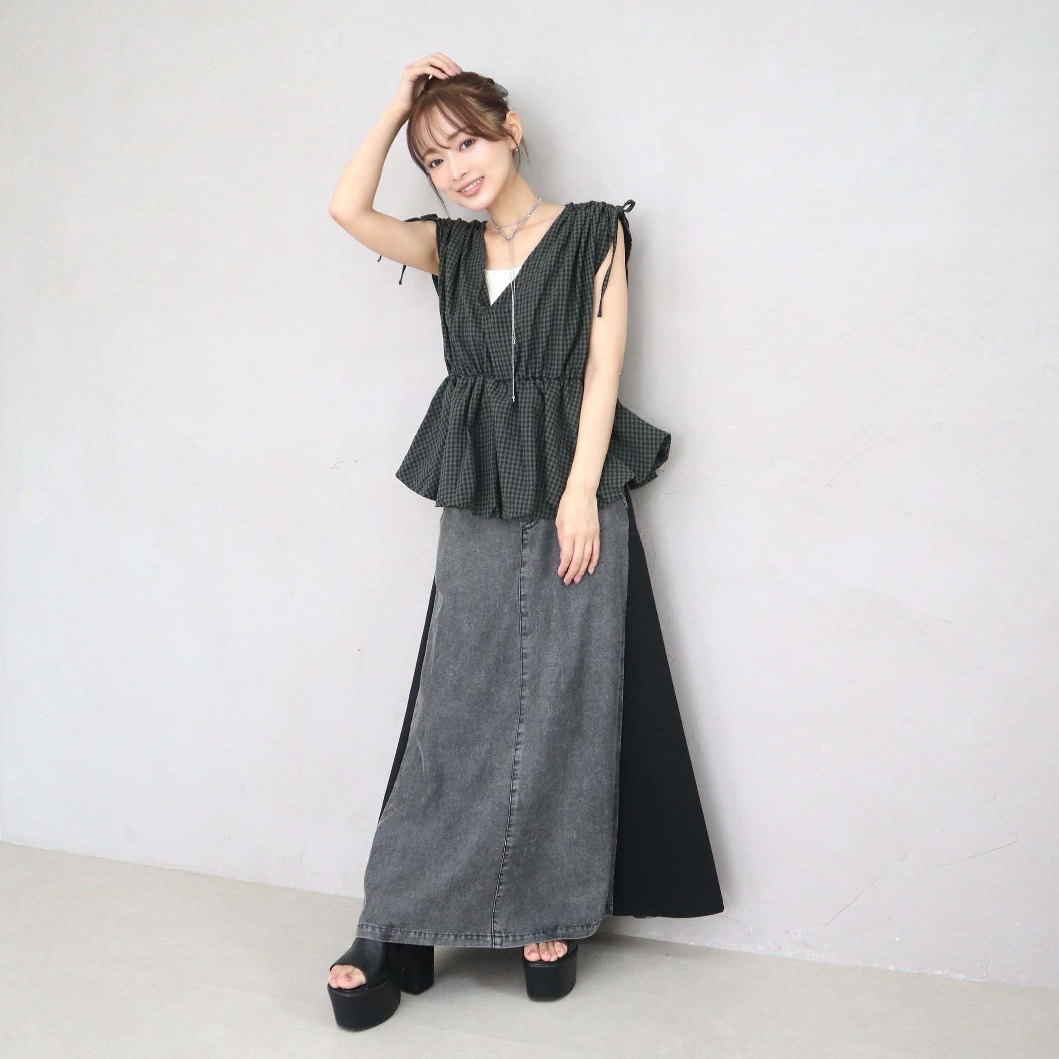 CECIL McBEE（セシルマクビー）サイド切替デニムフレアスカートサイド切替デニムフレアスカートは、異素材の組み合わせがスタイリングに奥行きを与える存在感抜群の一枚です。フロントにはしっかりとしたデニム生地を使用し、サイドからバックにか...