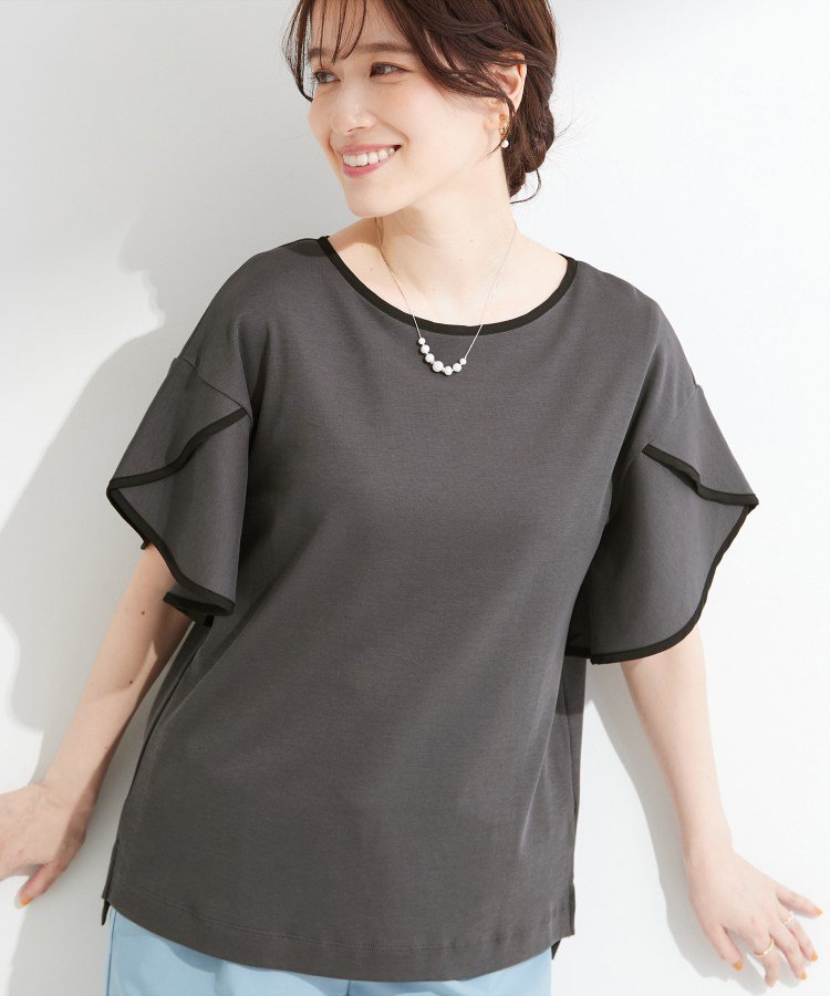 SHOO・LA・RUE（シューラルー）【ひんやり/洗濯機可/S-LL】配色パイピング フレアスリーブトップス【SHOOICE】・・・シューラルーのひんやりシリーズ【デザイン】ゆったりとしたシルエットで、体のラインを拾いにくく着やすいデザイン...