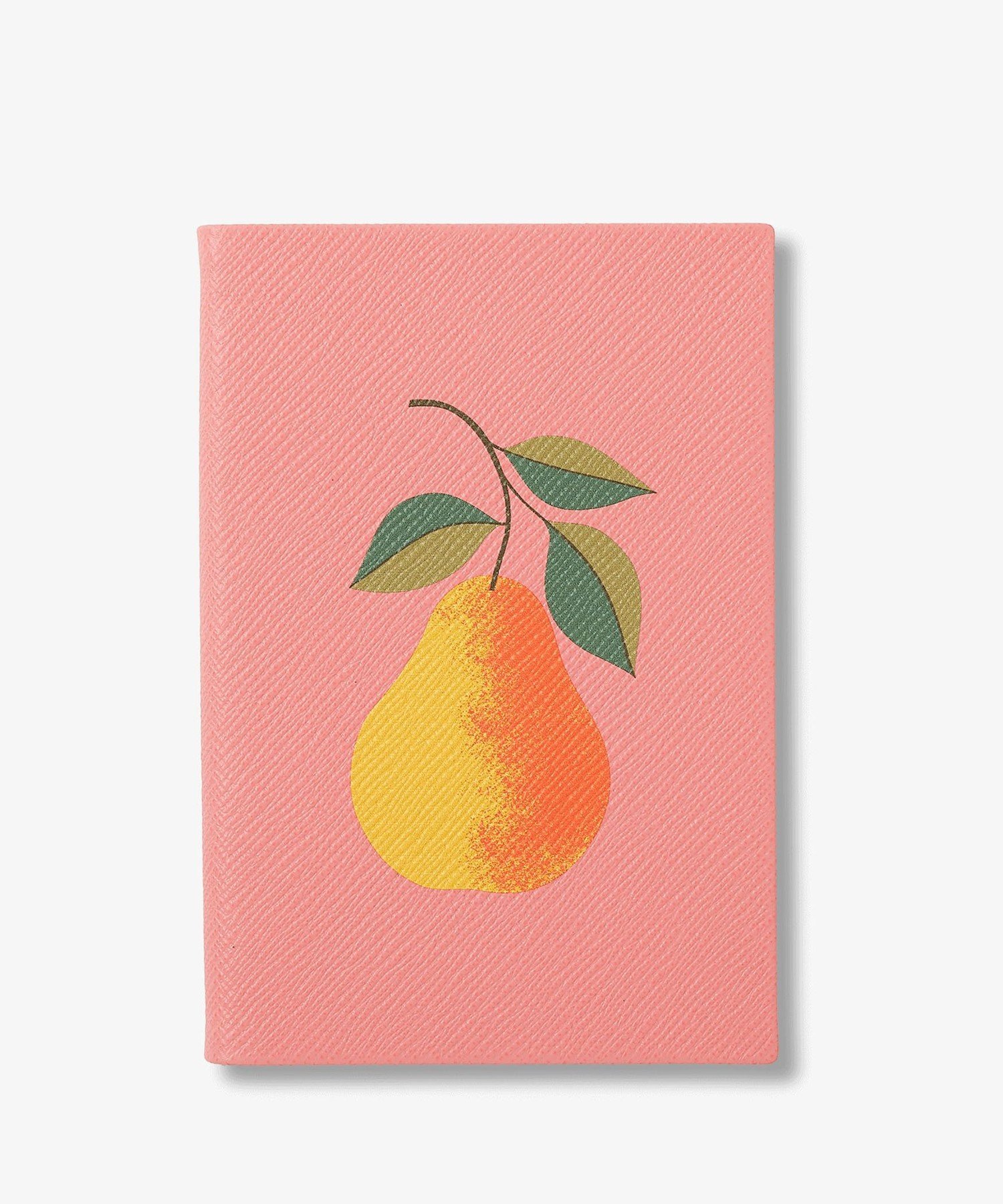 SMYTHSON（スマイソン）Fruits Pear Chelsea Notebook in Panama日常の喜びを遊び心たっぷりに祝うフルーツモチーフは、新作レシピジャーナルのイラストから着想を得て、季節の喜びをスマイソンならではのスタ...