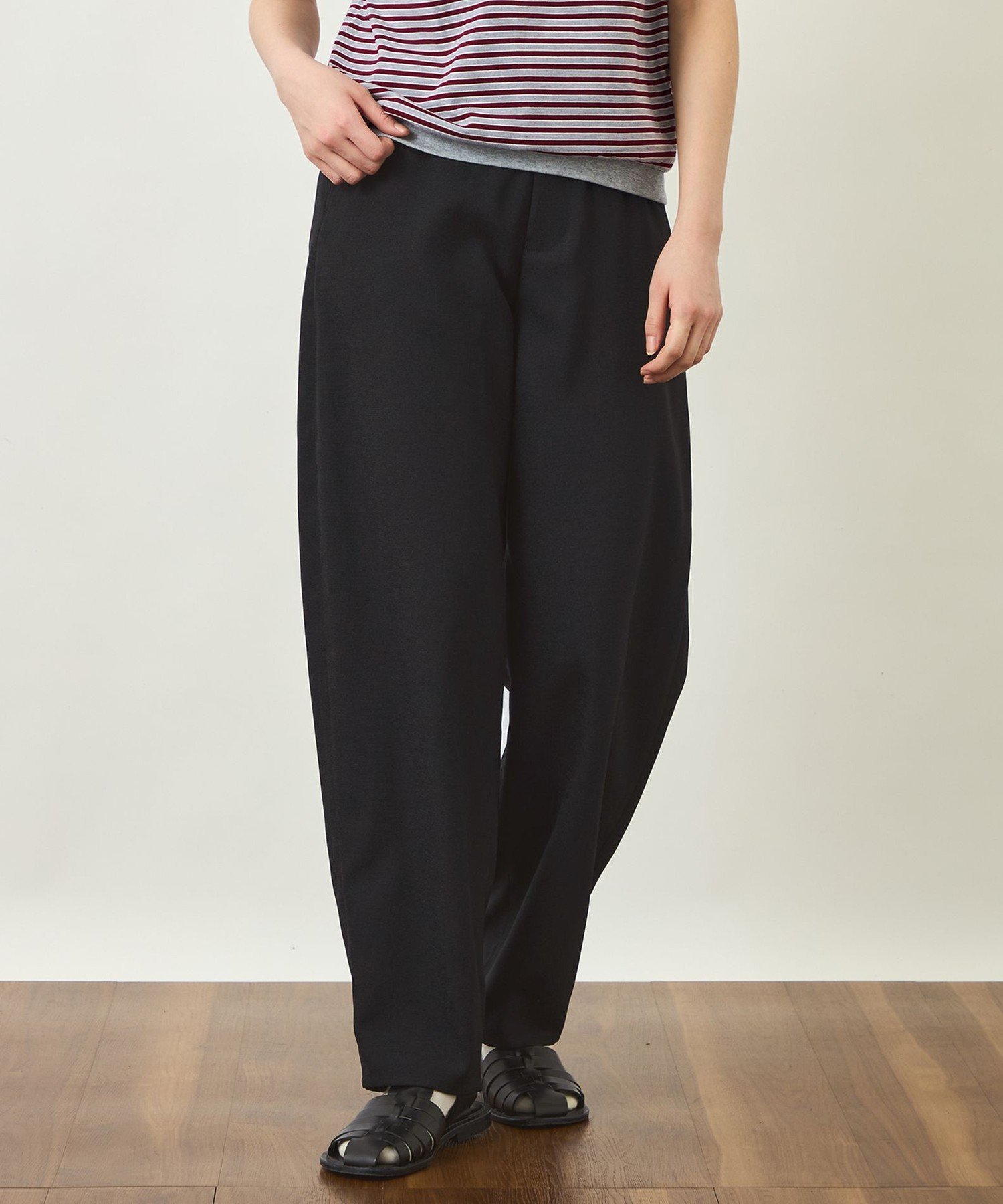 MACKINTOSH PHILOSOPHY（マッキントッシュ フィロソフィー）GREY LABEL ドライタッチオックス カーブパンツGREYLABELドライタッチオックス　カーブパンツももからひざ下にかけて緩やかに丸みを持たせたアウトライ...