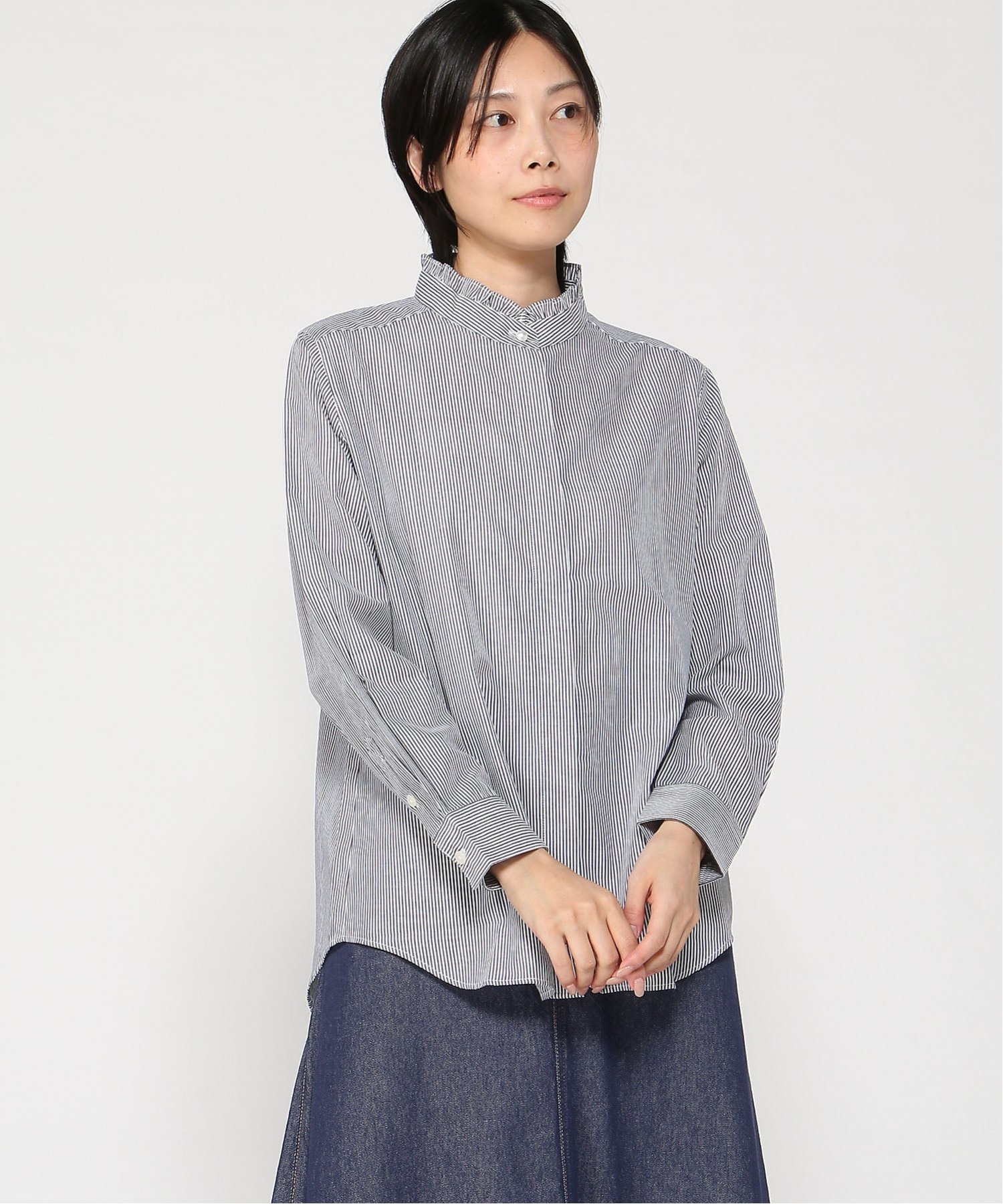 CROCODILE（クロコダイル）(W)フリルカラー ストライプ ブラウスデザイン襟元に施されたフリルデザインが印象的なストライプブラウス。上品なストライプ柄により、フェミニンな要素を程よく抑えた大人らしい仕上がりを実現しました。モデル身長...
