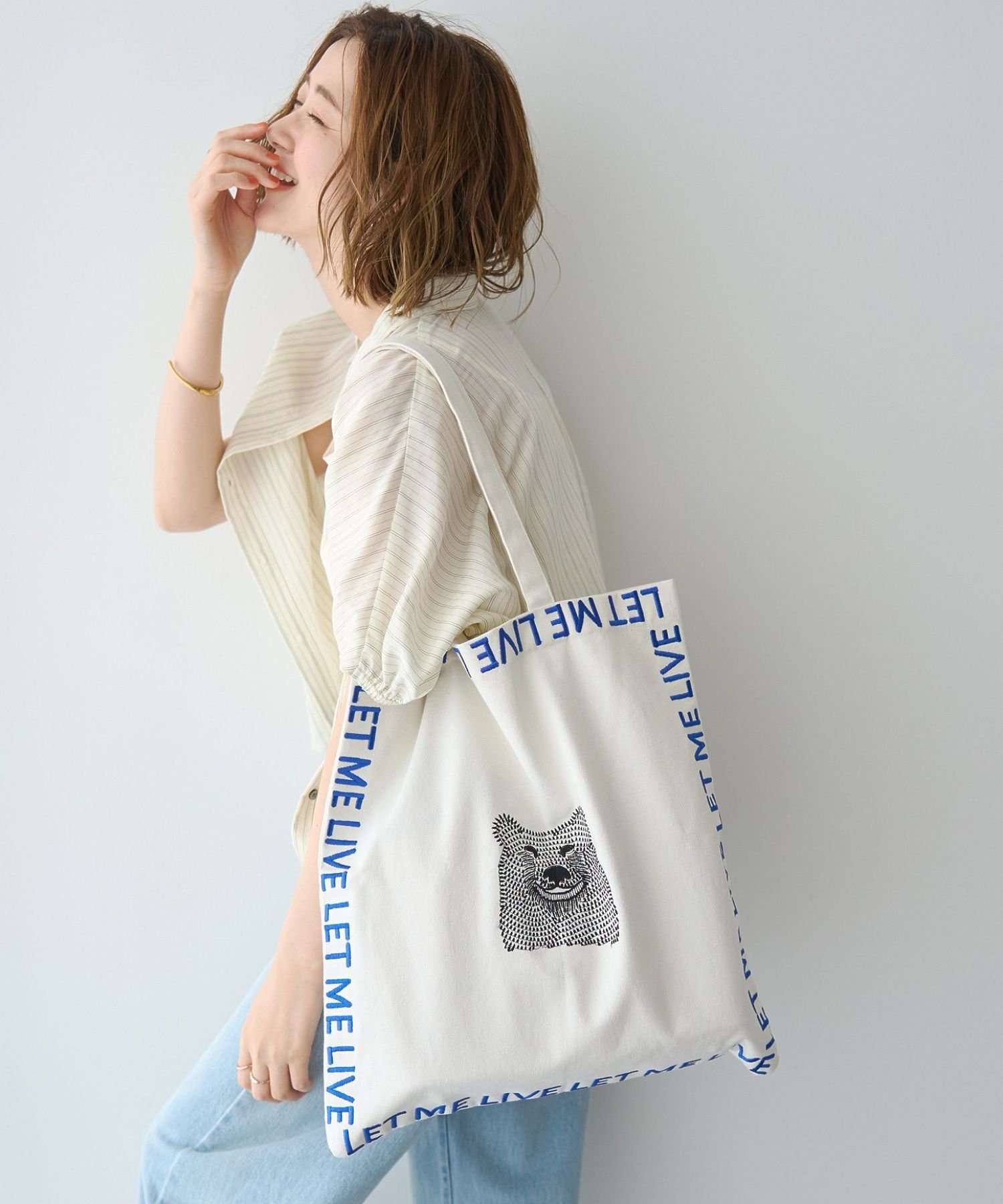 YECCA VECCA（イェッカヴェッカ）【ANGE IN DISGUISE】LET ME LIVE トートアニマル刺繍が映える、存在感あふれるビッグトート印象的なアニマル刺繍とロゴデザインが目を引くビッグトート。繊細な刺繍がコーディネート...