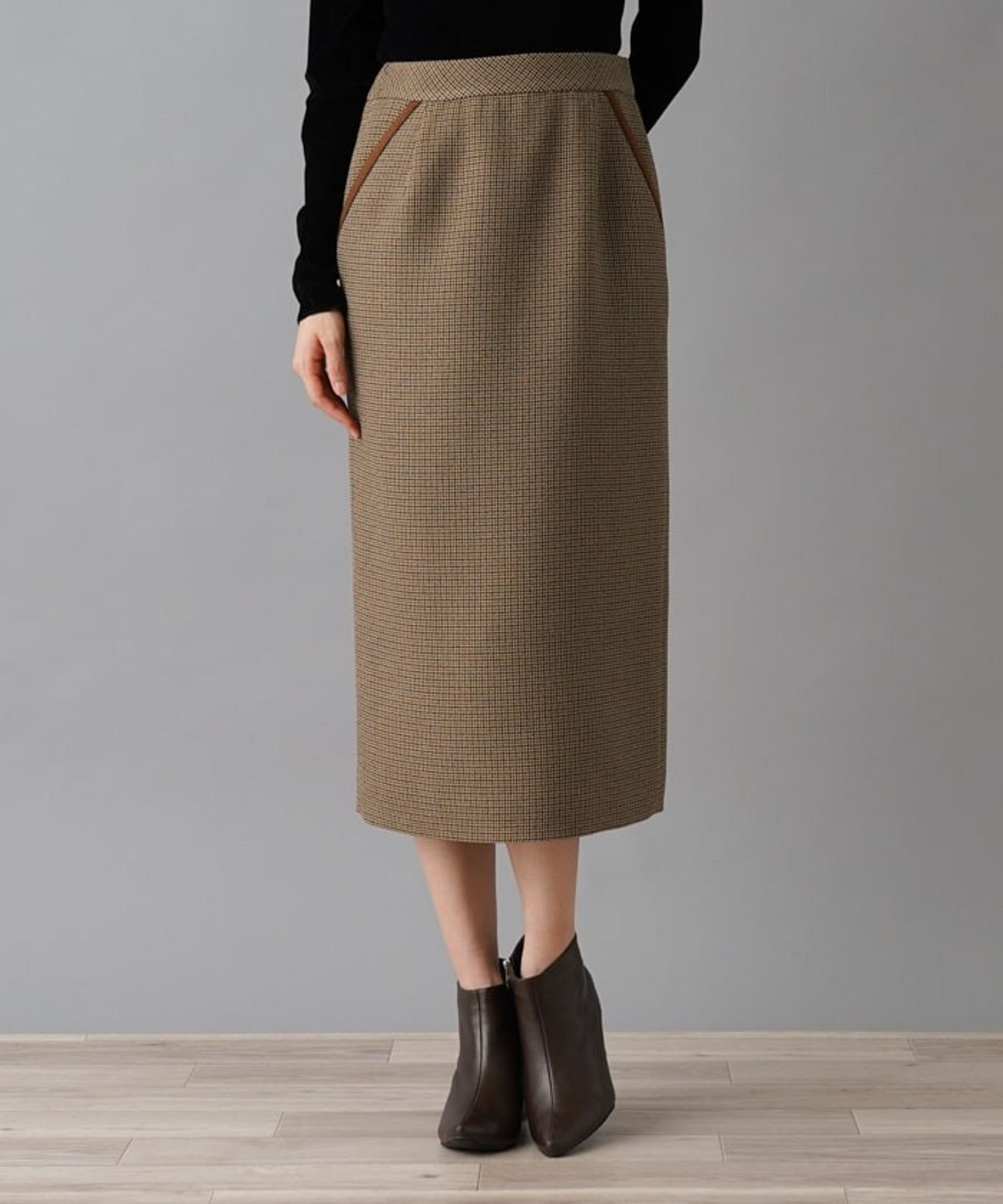 NEMIKA（ネミカ）【セットアップ対応】チェック柄タイトスカート【NEMIKA】秋冬シーズンらしい深みのあるカラーと、クラシカルで洗練された印象を与える千鳥格子柄が魅力のタイトスカート。細かな千鳥格子柄が上品な雰囲気を演出し、カジュアルに...