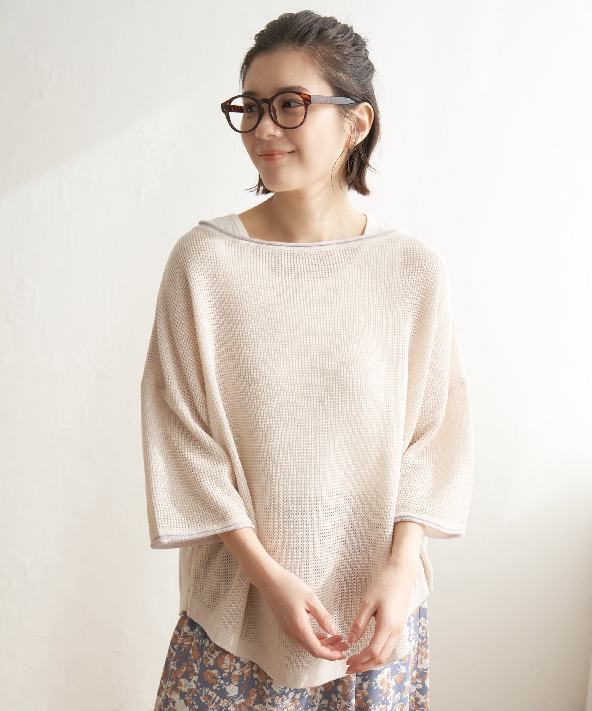 LBC（エルビーシー）ラーベン編みバックボタンプルオーバー裾ラウンドでゆったり着られるシルエットのプルオーバー。ワッフル素材のようなニットがポイントです。【素材】シャリ感のあるニット。ワッフルのように見えるラーベン編みで立体感があります。【...