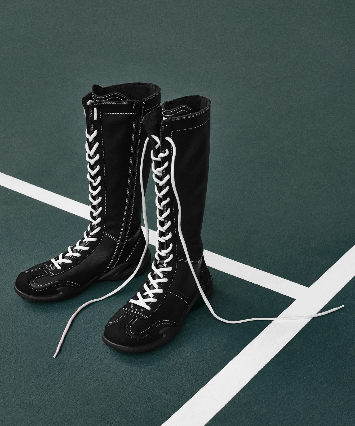 CHARLES & KEITH（チャールズアンドキース）Minette ミネット レースアップ ロングスニーカーブーツインパクトのあるソールとレースアップディテールが魅力の"Minette"ロングブーツ。スタイリッシュなシルエットに、波のよ...
