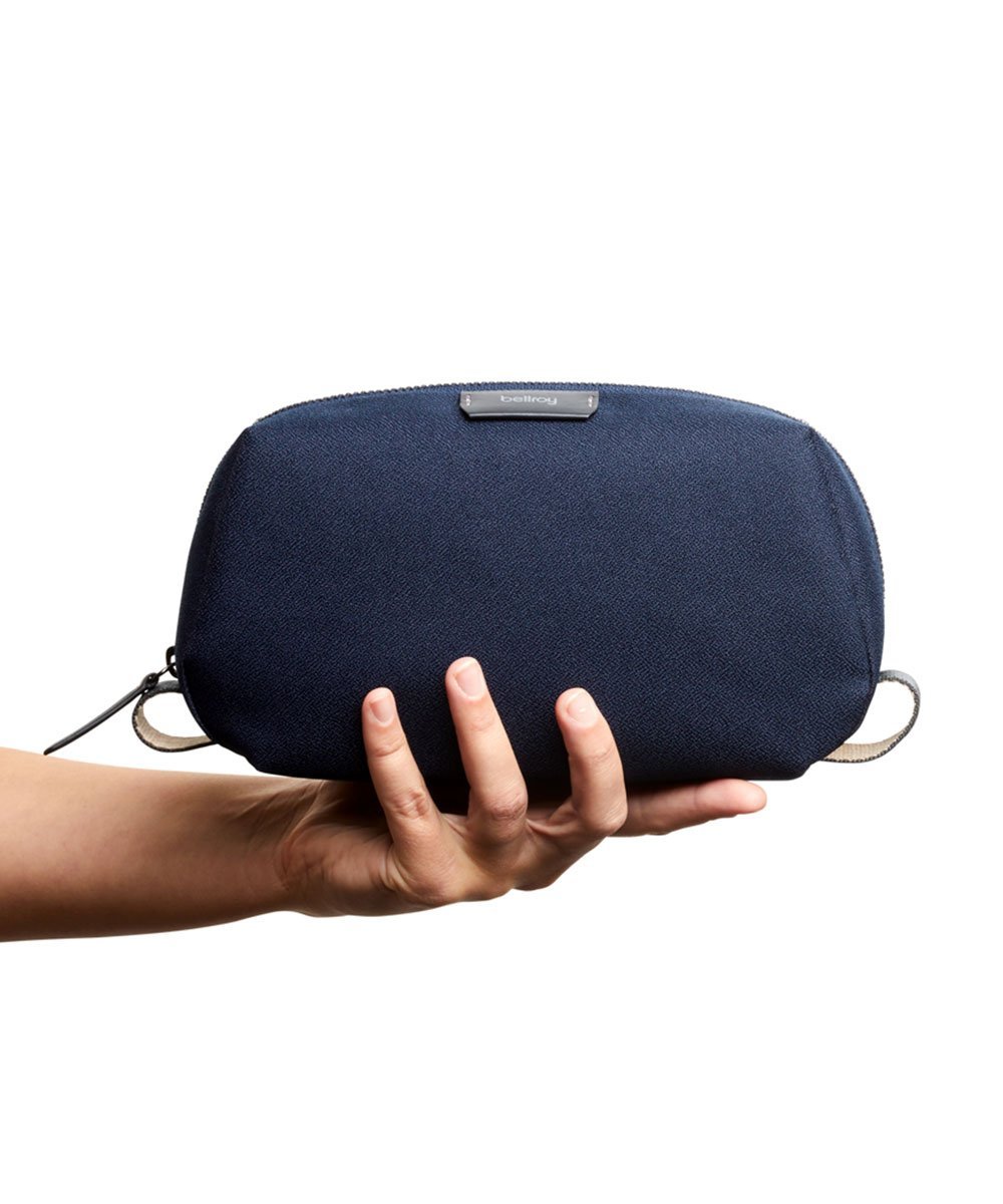 entre square（アントレスクエア）Bellroy/ベルロイ/Toiletry Kit NAV化粧品や洗面用具は「ToiletryKit」へすっきり収納して、あとはバッグにさっと入れるだけ。どんなときもスマートな印象を。●汚れを拭き...