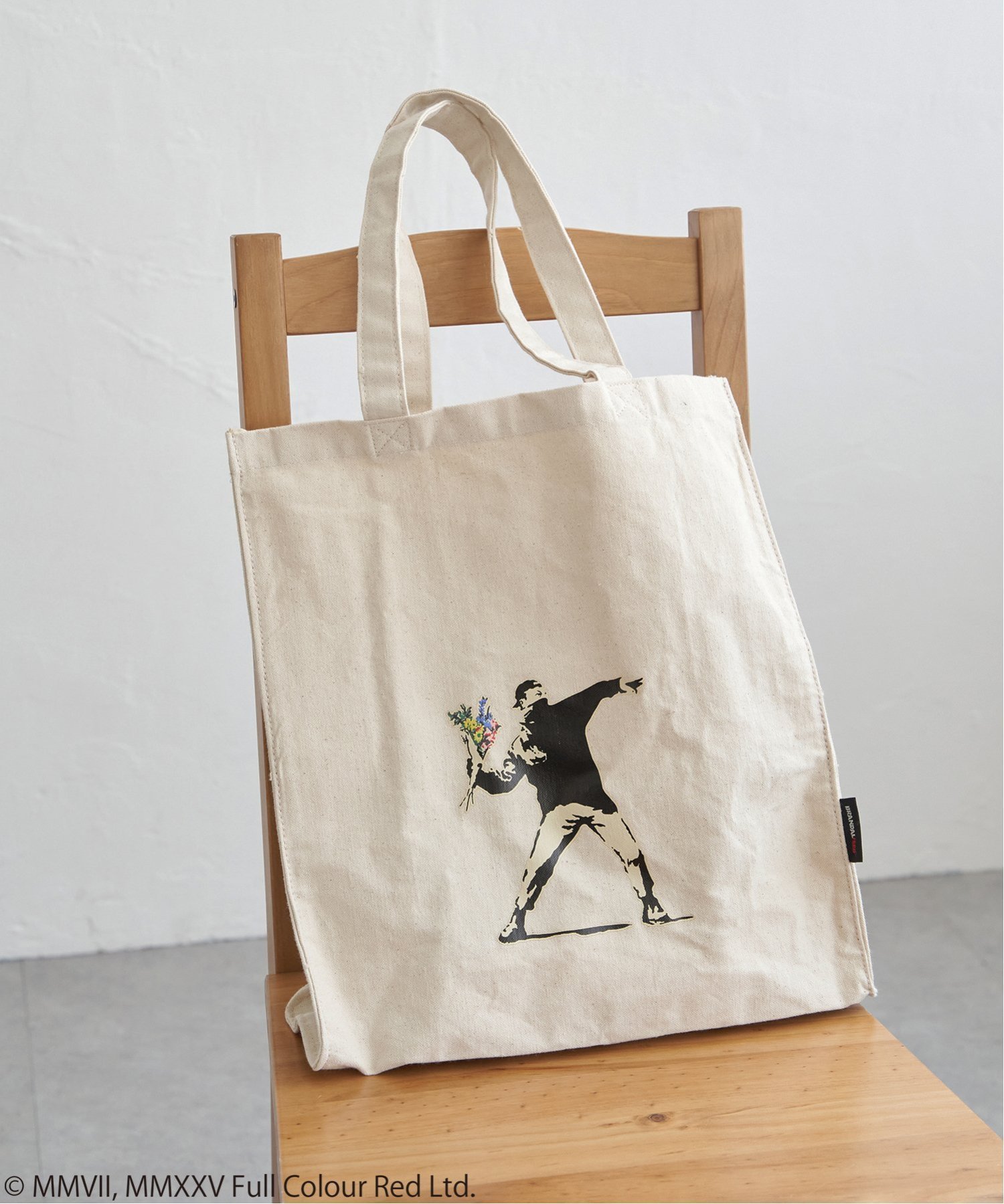 VENCE EXCHANGE（ヴァンス エクスチェンジ）Banksy バンクシー ボックストートバッグデイリーに使いやすいトートバッグに話題のグラフィックアートを施したアイテムシリーズ。モダンで雰囲気のある存在感が目を引きます。【素材】しっ...