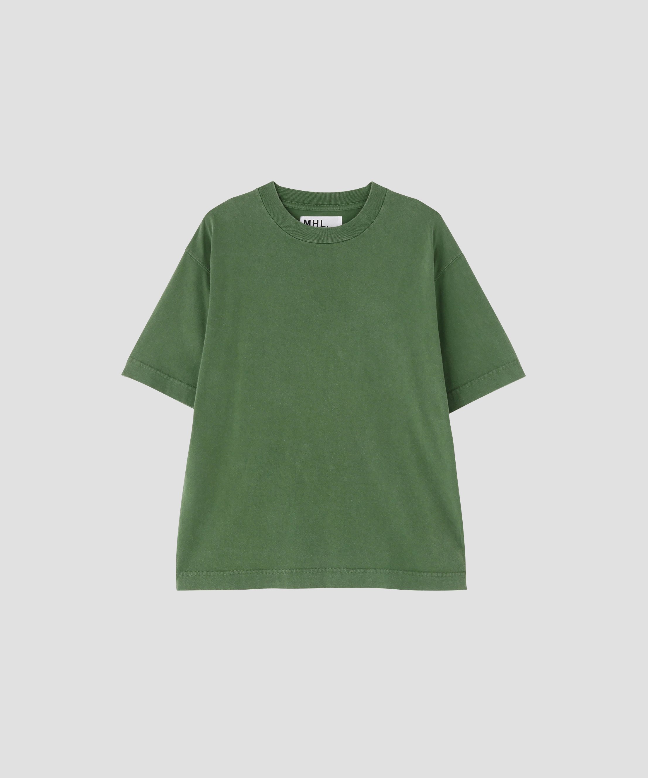 MARGARET HOWELL（マーガレット・ハウエル）FADED ROUGH COTTON JERSEY TOPコットンを用いたドライな風合いの天竺素材のTシャツ。しっかりと度目を詰めて編み上げた空紡糸ならではの質感に、製品染め後のフェー...