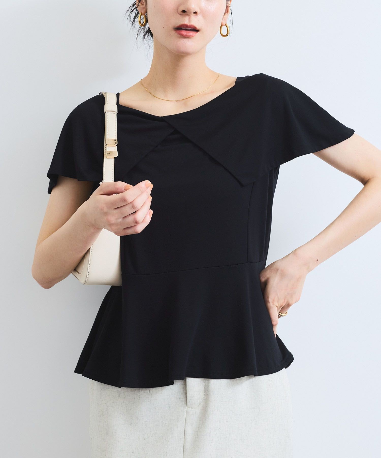 VIS（ビス）【WEB限定】ビッグカラーペプラムカットソー程よくフェミニンな美シルエットのペプラムカットソー◆2025春夏◆＜POINT＞・トレンドのビッグカラーで小顔&着映え効果・しっとり気持ちいのいい生地で夏もリラックスして着用いただけ...