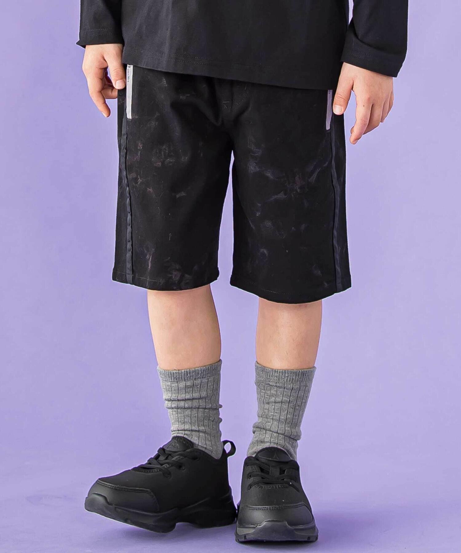 BEBE ONLINE STORE（ベベ オンライン ストア）タイダイハーフパンツ(95~150cm)ムラ感のあるタイダイ柄が特徴的な男の子用のハーフパンツです。しっかり個性をアピールできちゃうデザインで、格好よく着られるうえにお友達ともか...