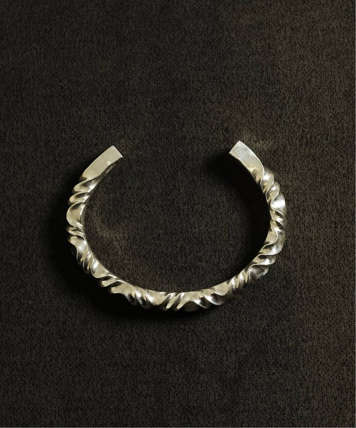 WORLDLY-WISE（ワールドリーワイズ）【BOLTED STUDIOS / ボルテッド・スタジオ 】Signature Mens:バングル型番：26112897001610-093-002 SP1539【採寸】サイズ幅内寸重さ20.6...