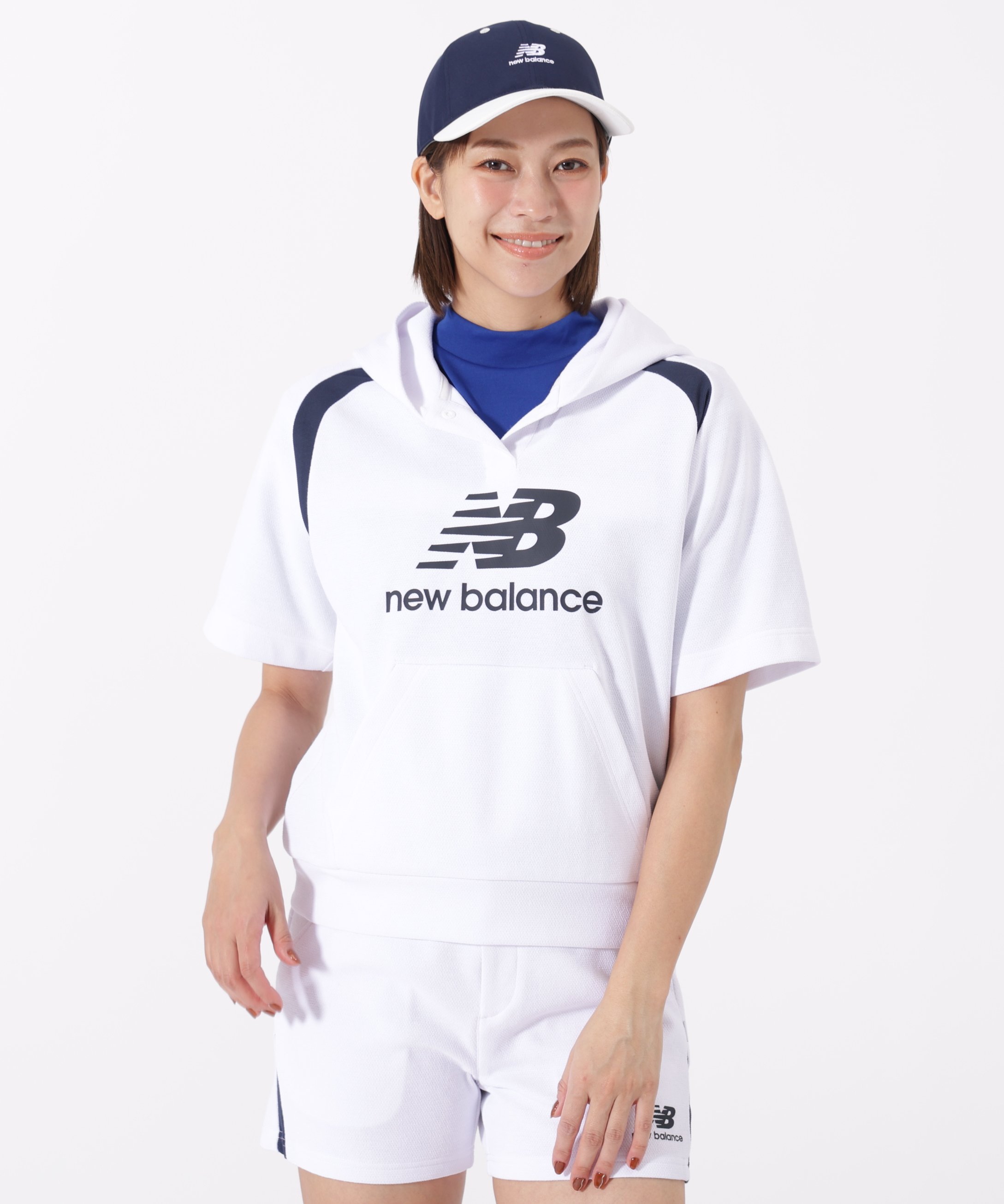 New Balance Golf（ニューバランスゴルフ）ハーフスリーブ スウェット プルオーバー フーディー (WOMENS)スウェットの心地良さを活かしながら、品良く仕上げたプルオーバー。環境に優しい再生ポリエステルを含み、程よい厚みと柔...