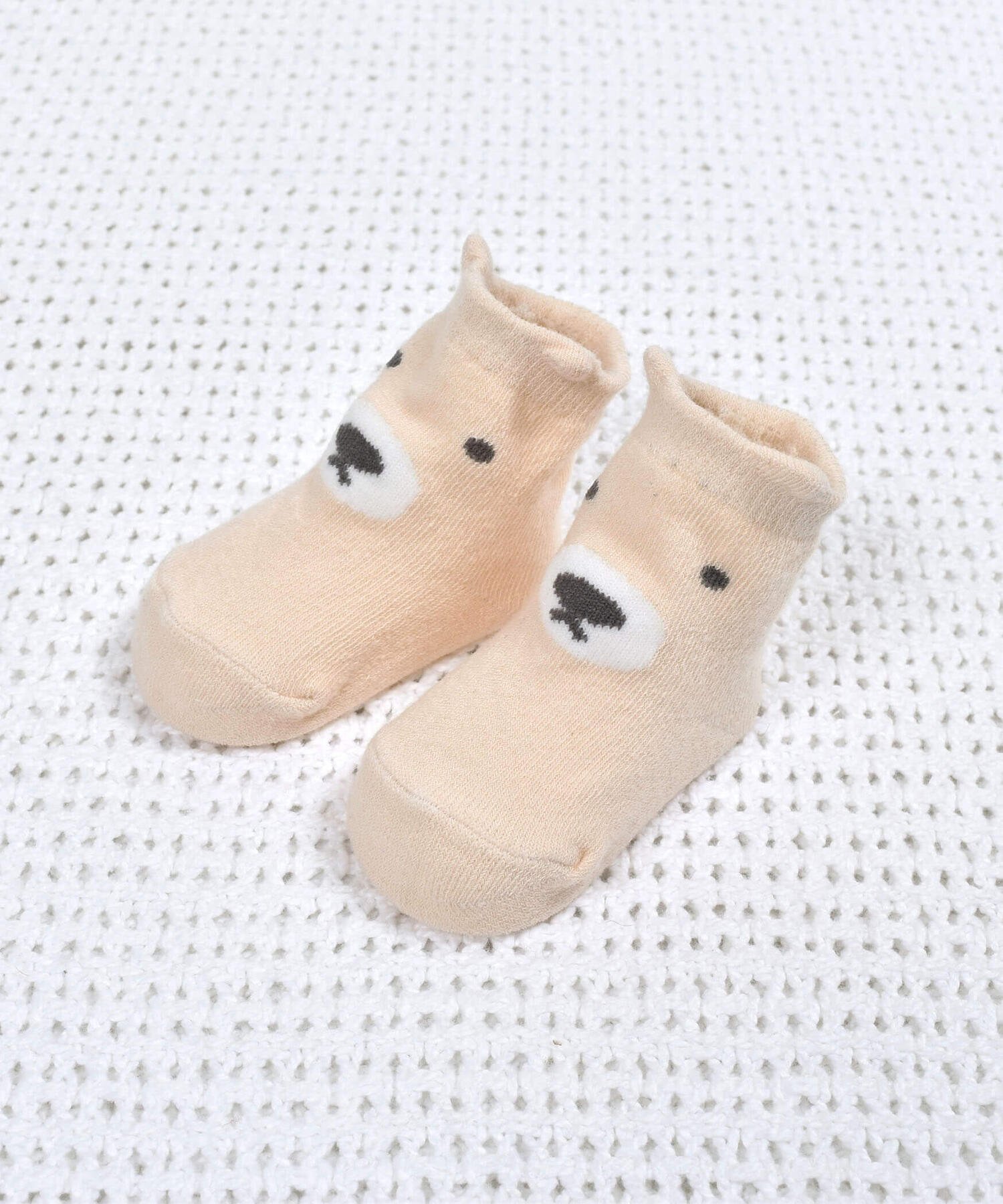 BEBE ONLINE STORE（ベベ オンライン ストア）クマミミ付ソックス (8~13cm)ルダクティオンのくまさんキャラクターのルウちゃんのモチーフがとっても可愛い男の子用ジャガードカップソックスです。足首のリブの上にクマの耳が立体...