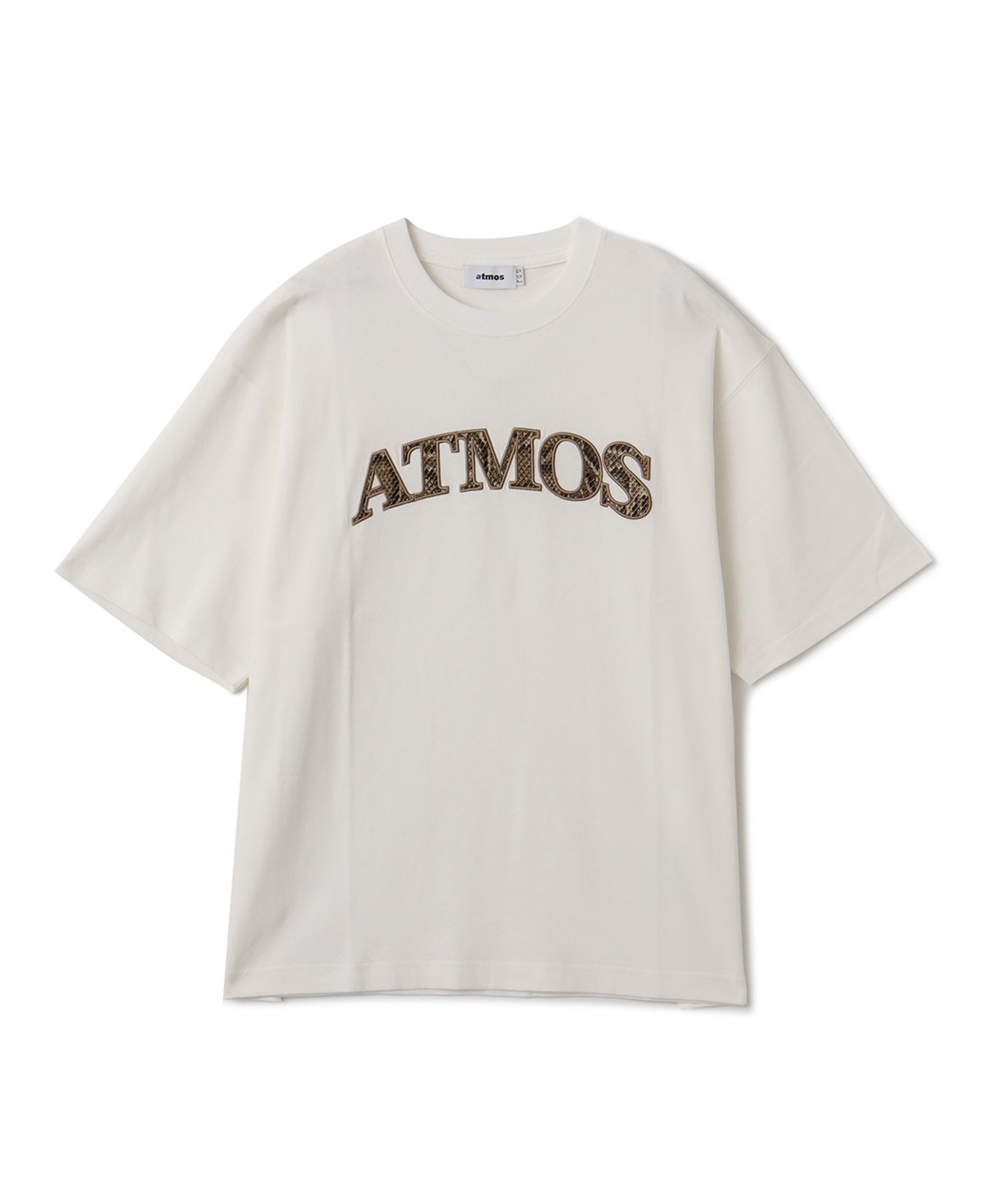 atmos（アトモス）atmos Python Pattern Logo T-shirt WHITEATMOSロゴをパイソンロゴにアレンジしたS/STシャツ。フロントのロゴはフェイクレザーパッチワーク刺繍で施しています。ボディには、ボディに...