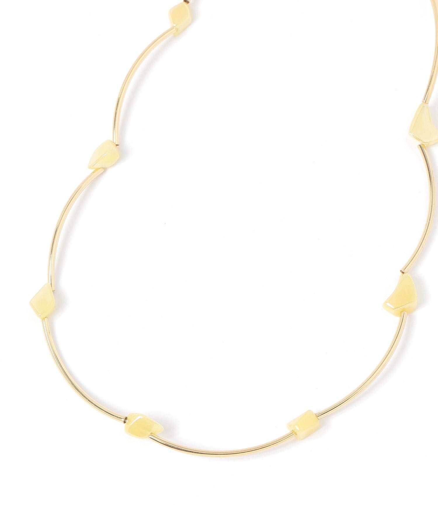 niko and ...（ニコアンド）ストーン風パイプネックレス着こなしのスパイスになる個性派アクセ動きのあるチェーンがシンプルながらも目を引くネックレス。ニュアンスのあるストーンパーツがアクセントになり、デコルテラインをメリハリのある印象...