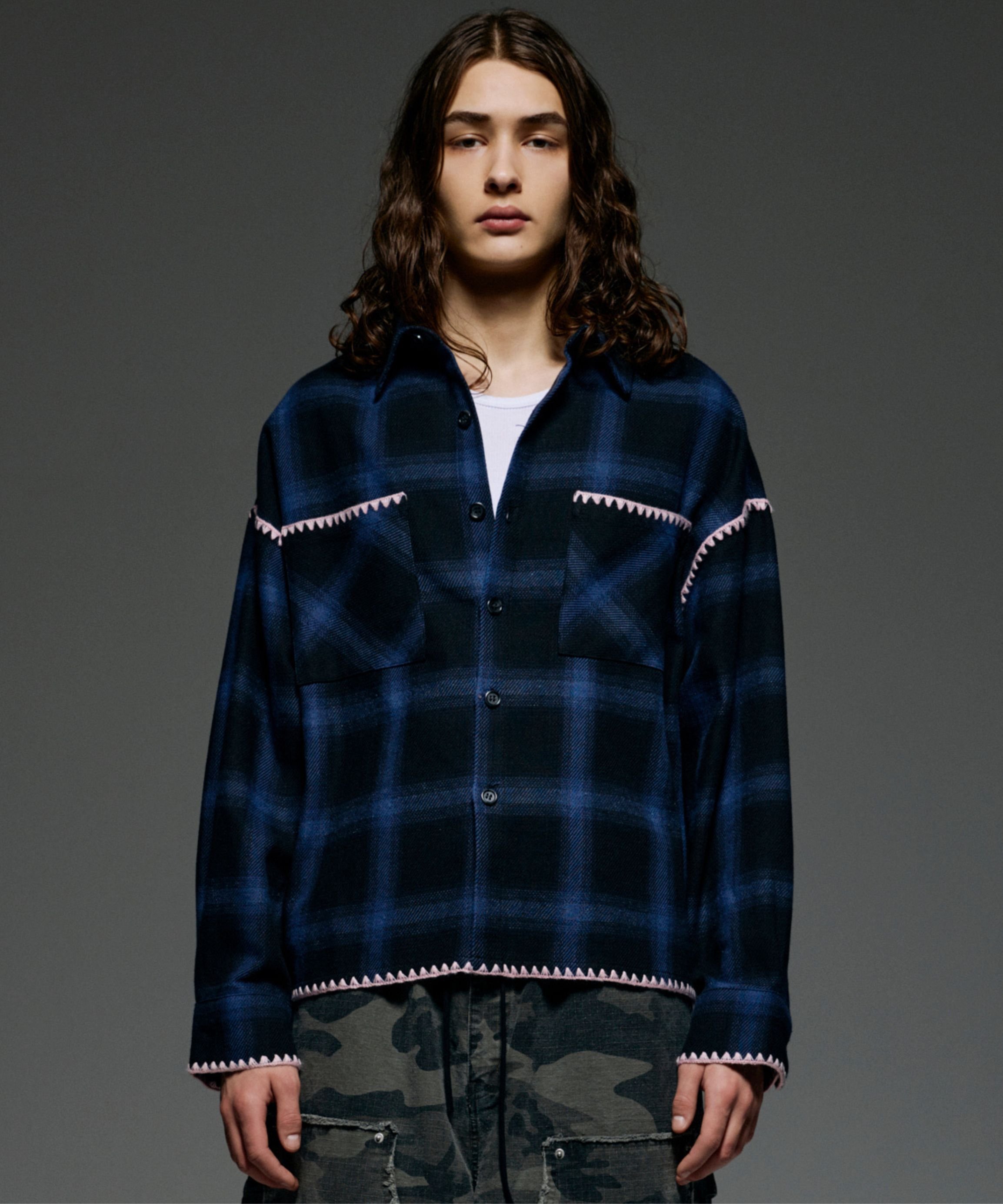 BEAVER（ビーバー）B omnivore/ビーオムニボー HAND STITCH SHIRTB omnivore/ビーオムニボー　HAND STITCH SHIRT定番のチェック柄にステッチを加えたシャツ。ポケット、裾、袖、肩の4箇所に...