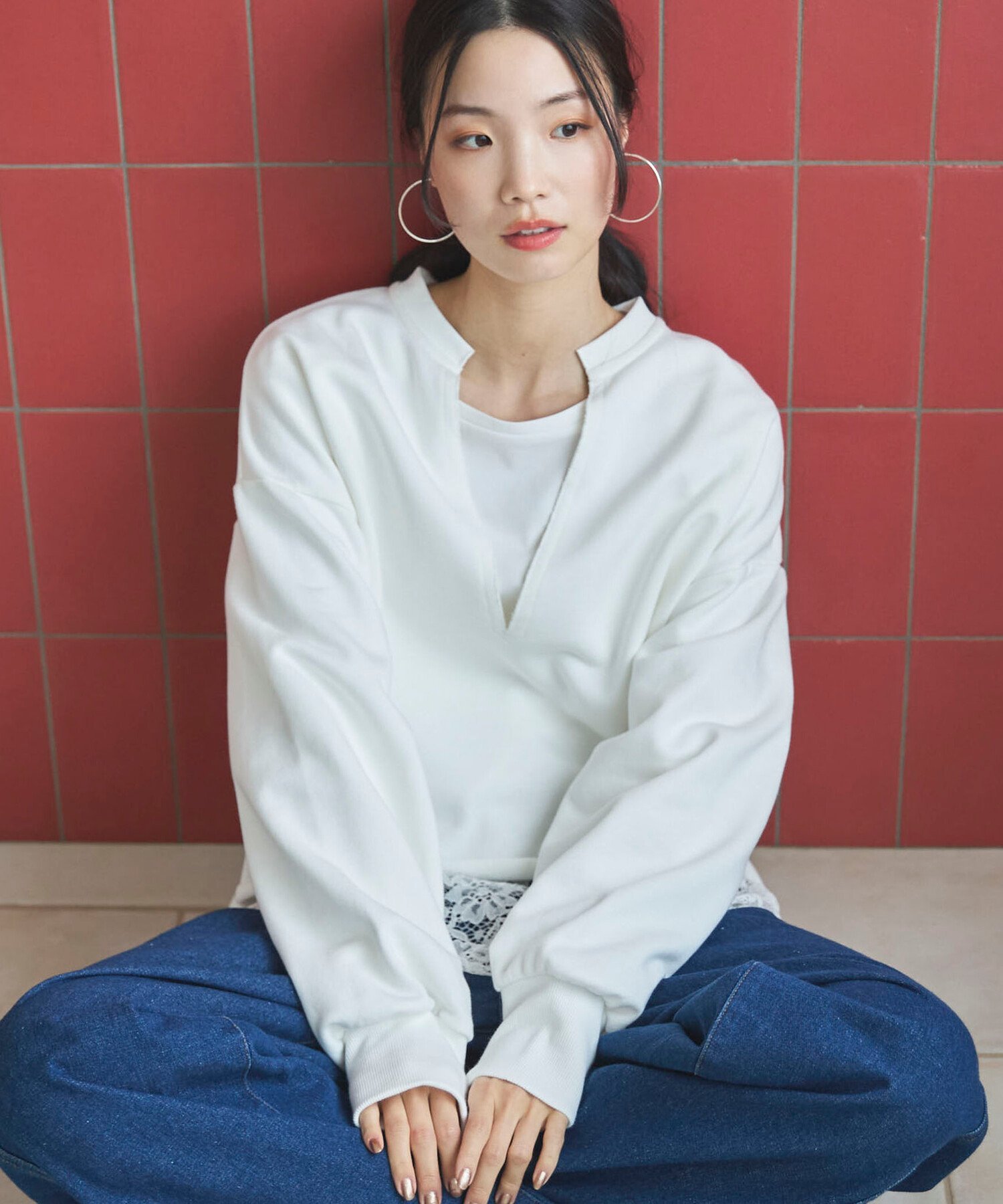 DOUX ARCHIVES（ドゥアルシーヴ）キーネックスウェットプルオーバー人気のスウェットが柔らかくなって再登場！【point】・いつもより柔らかい素材にアップデートされ、より良い着心地に・カットオフデザインの裾が抜け感を出し、カジュアル...