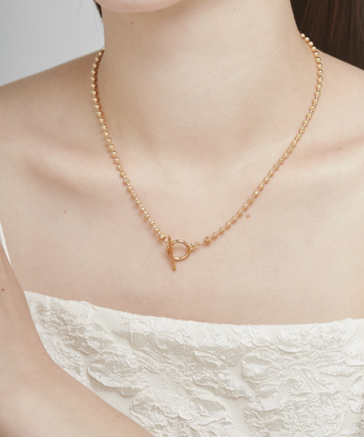 ciite'（シーテ）2wayマントルチェーンネックレスシンプルながらも付けたときのバランスにこだわったマントルチェーンネックレス。程よいサイズ感とデザインで、どんなコーディネートにも合わせやすい優秀アイテムです。留め具のマンテル部分をトッ...