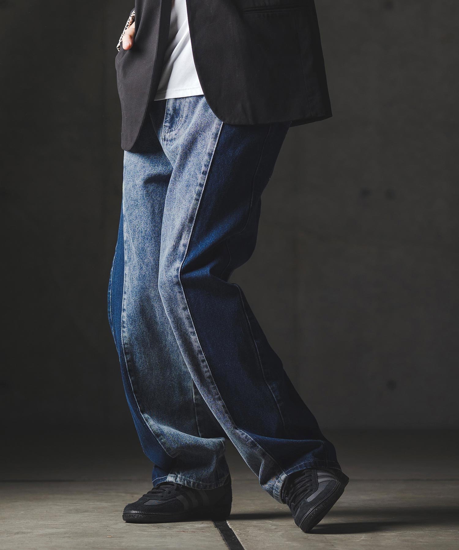 CAMBIO（カンビオ）mp13874-Denim wide-leg trousers-Reconstructed design- デニムパンツ175cmB90-W73-H89靴26.5cmのモデルがMサイズを着用。異なる色合いのデニムを巧...