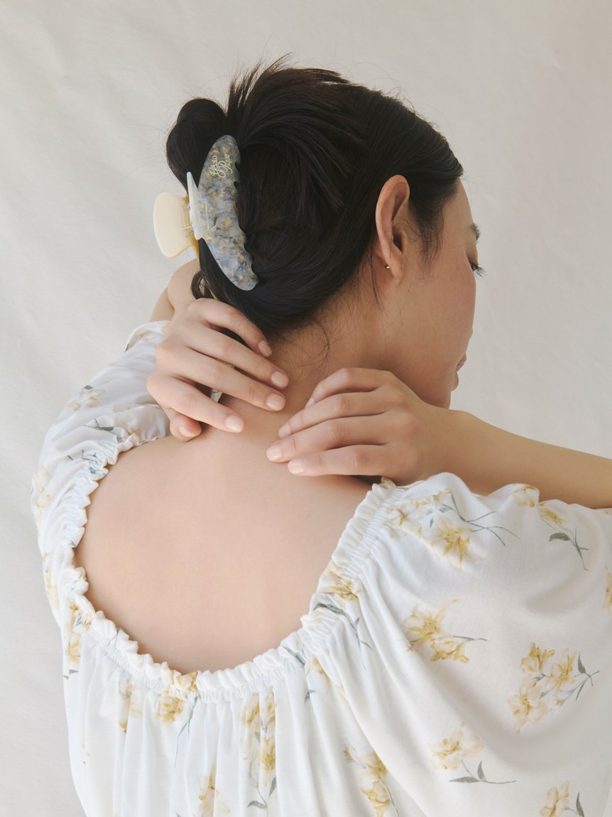 gelato pique（ジェラートピケ）バイカラーヘアクリップ【母の日・アシメなバイカラーがきれいなヘアクリップ】【Design/Styling】フローラルブーケのような可憐な色合いに魅了される、母の日のギフトにもぴったりなMOTHER’...