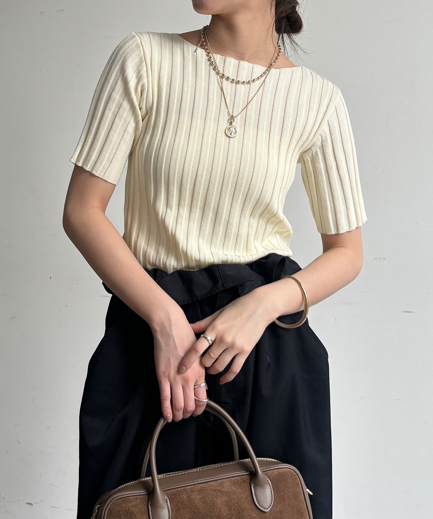 DOUDOU（ドゥドゥ）【WEB限定】ワイドリブハーフスリーブプルオーバー■2026 SPRING ＆ SUMMER ITEM■WEB限定！ワイドリブで細見えする万能プルオーバー通常のリブよりも畝（うね）の太いリブを採用。ニット特有の立体感...