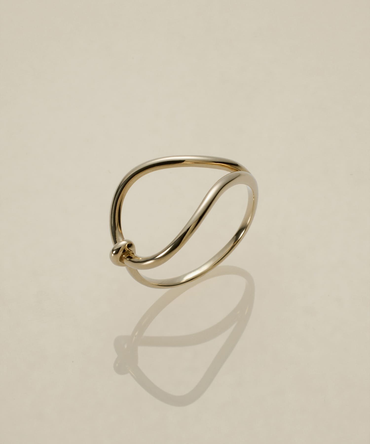 XOZ（クロスオズ）K10 musubi skin ring gold むすび スキンリング ゴールドかがやきを結う。願いをむすぶ。日々の手元のコーディネートに変化と遊びをつくるスタッキングリング・シリーズ。結び合わされたような糸のようなゴ...