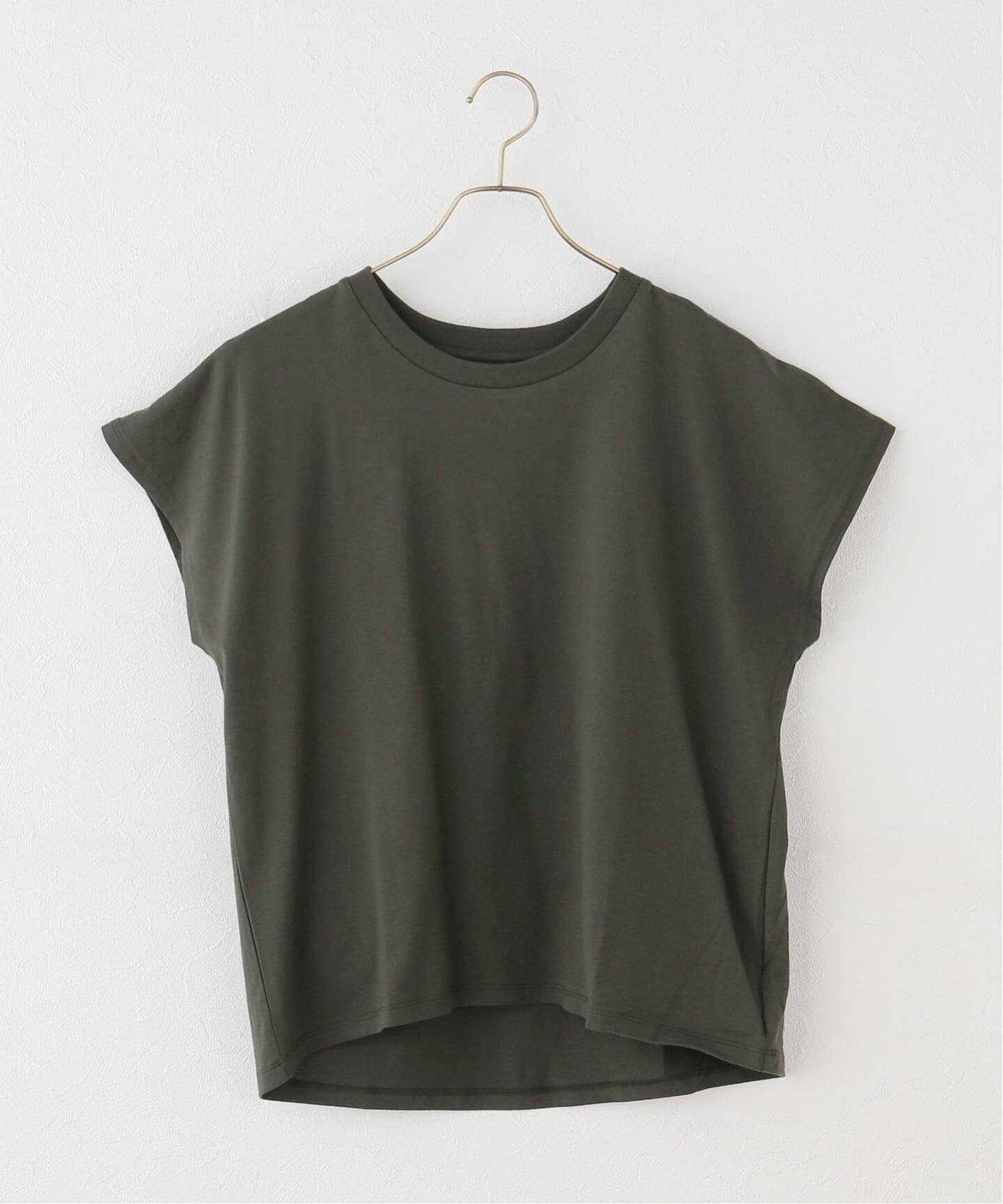 Spick & Span（スピックアンドスパン）フレンチスリーブロゴTシャツさりげなく存在感を放つ大人Tシャツ。ホットフィットのメタルパーツで表現したロゴが、上品に光を受けて落ち着いたアクセントに。メタルのカラーとラバープリントをトーンオン...