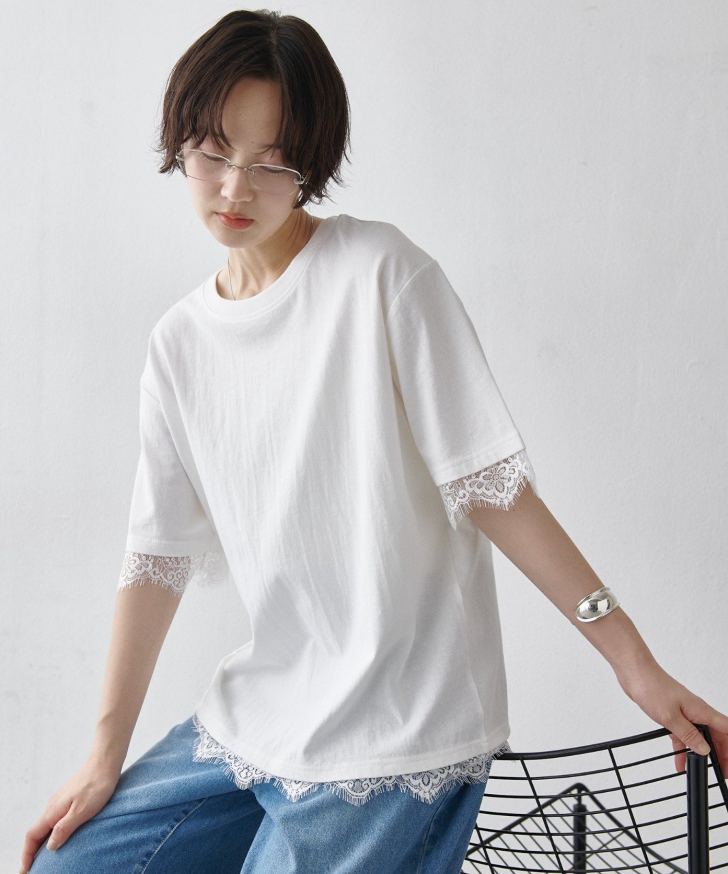 COLONY 2139（コロニー トゥーワンスリーナイン）裾レースヘムオーバーTシャツ【トレンドのレースデザインがポイント◎】袖と裾のレースデザインでコーディネートにトレンド感をプラスできるTシャツです。1枚でレイヤードしているかのようなコ...
