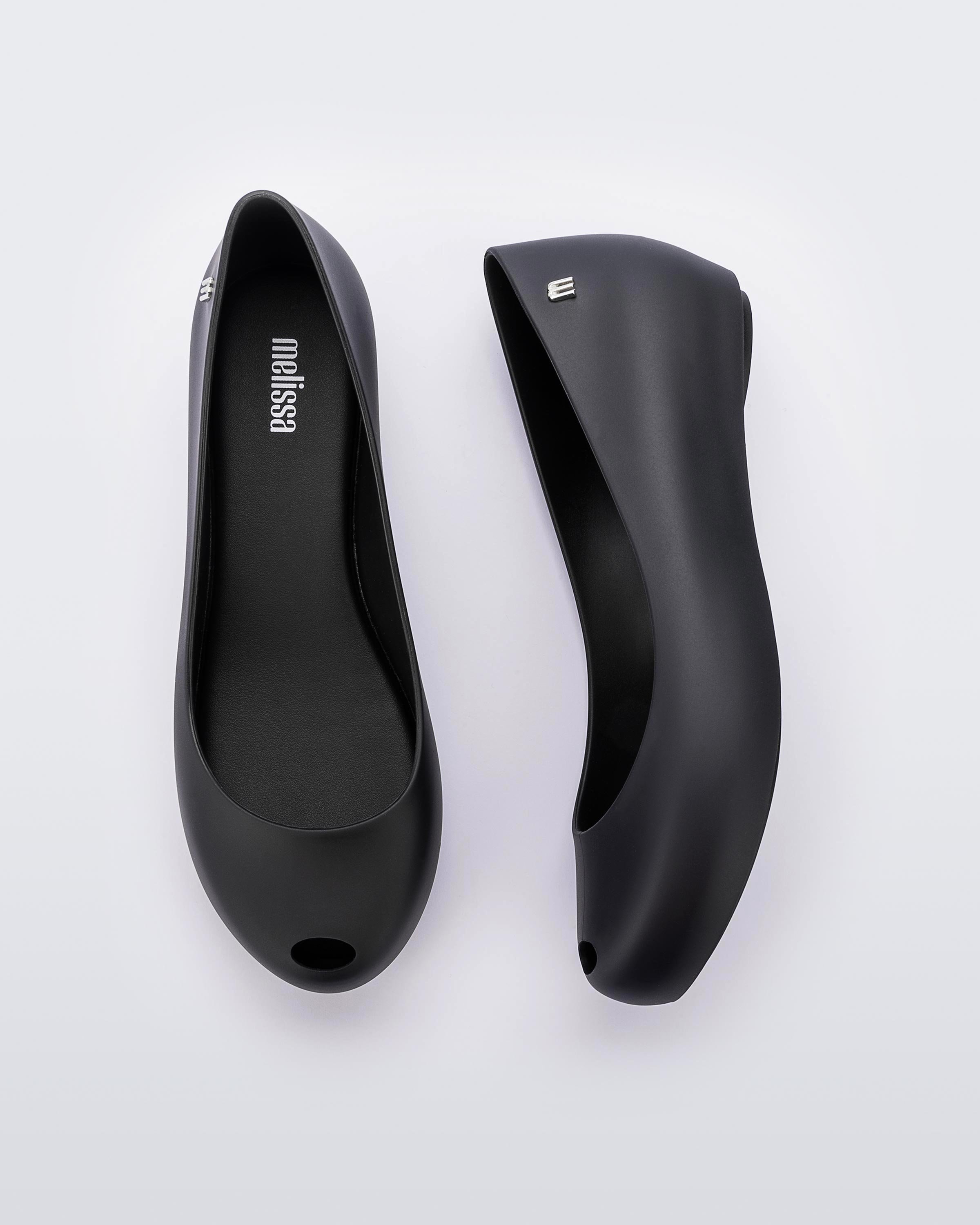 melissa（メリッサ）MELISSA ULTRAGIRL BASIC II AD個性的なデザインが目を引くパンプス。ラバー仕様ですので、雨の日も使用可能。機能的でユニークなデザインです♪幅広いスタイリングにマッチしてくれます。※完全防水...