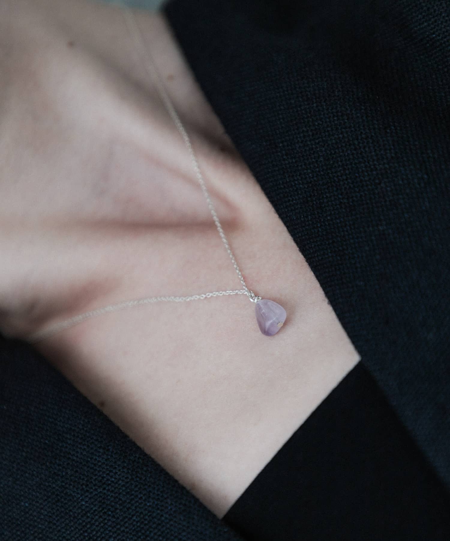 SMELLY（スメリー）SMELLY so' amethyst slide necklace品のある印象のアメジストをトップに合わせたネックレス。スライド式に好みの長さに調節が可能なので、その日のスタイリングに合わせてコーディネートしていた...