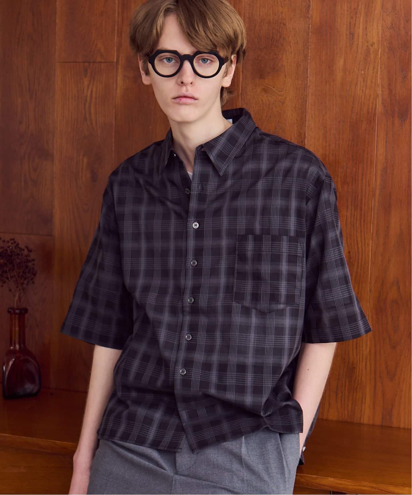 B.C STOCK（ベーセーストック）OSKR / オーエスケーアール Ombre Sheer Check S/S Shirt■デザインオンブレ調のチェック柄を採用した、軽やかな印象のショートスリーブシャツです。シンプルながらも奥行きのある...