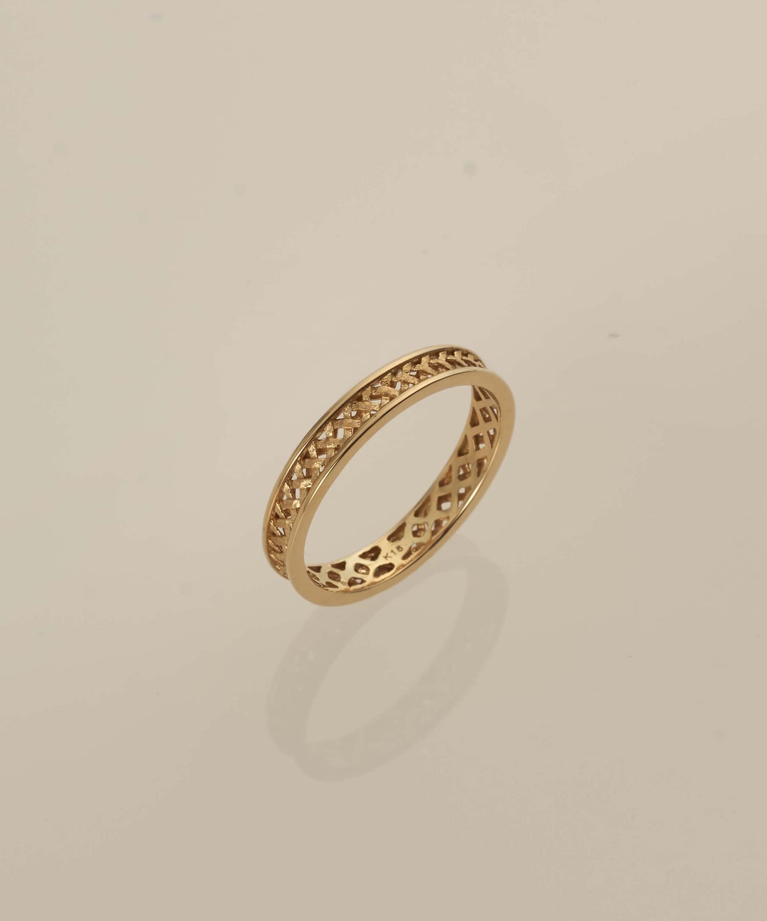 XOZ（クロスオズ）K18 bamboo skin ring バンブー スキン リングベトナムの手仕事を、ゴールドに落としこんで、まとう。ベトナムの伝統的な竹細工からインスピレーションを得てつくられた、bambooシリーズ。丁寧に手作業で仕...