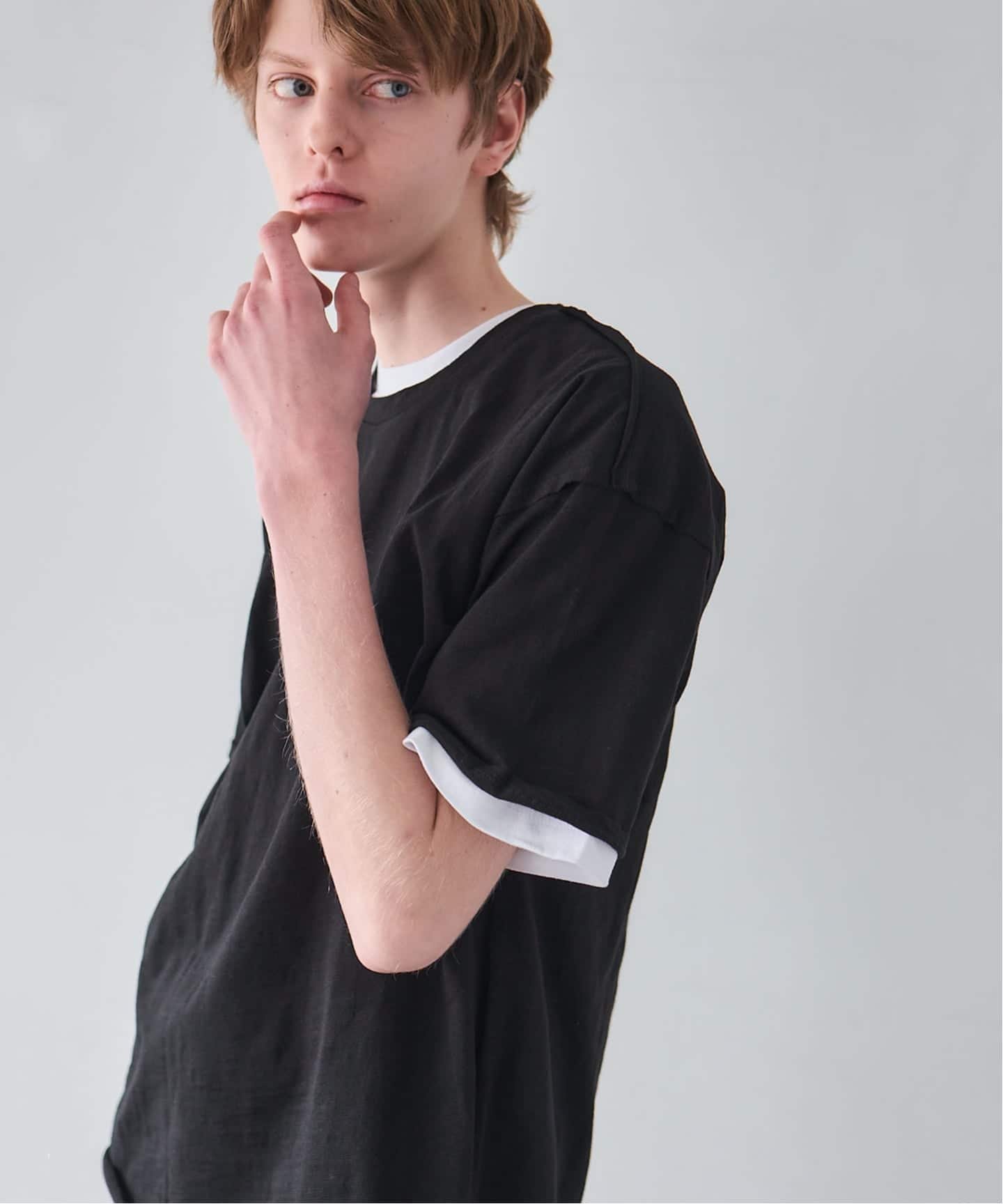 B.C STOCK（ベーセーストック）OSKR / オーエスケーアール Slab Cut Off Tee Shirt■デザインスラブ調の表情豊かな素材を使用したショートスリーブTシャツです。裾は切りっぱなし仕様となっており、ラフで抜け感のあ...