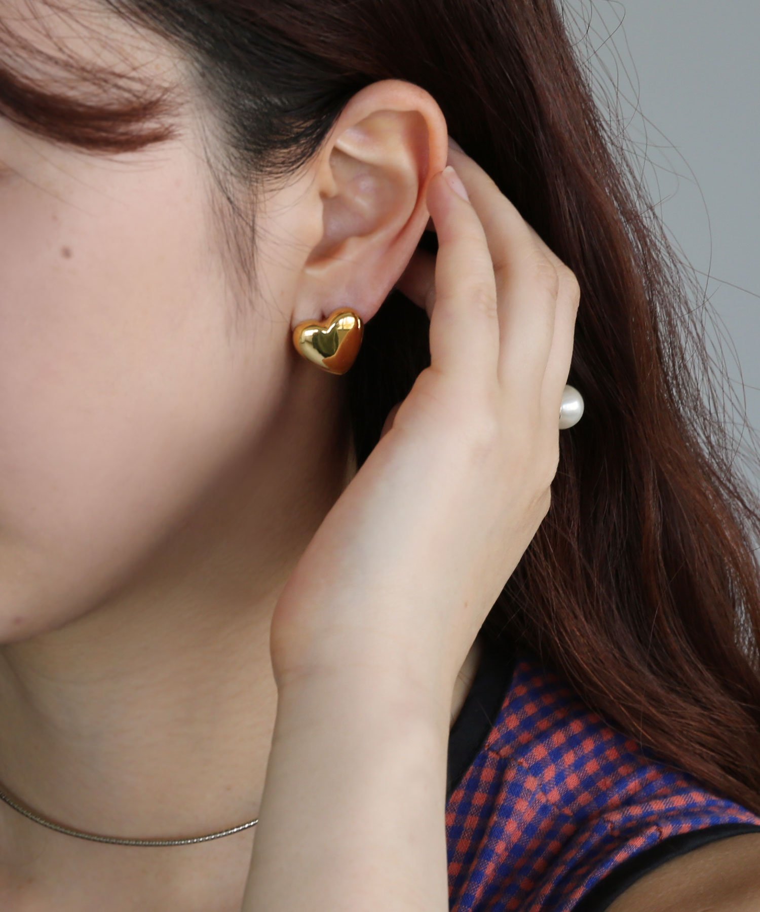 colleca la（コレカラ）[stainless]ステンレス・両面ハート ワンタッチピアス＜金属アレルギー対応＞【前も後ろもハートモチーフ！うしろ姿も盛れるピアス】前後が同じデザインのハートモチーフのワンタッチピアス。真ん中からパカっと...