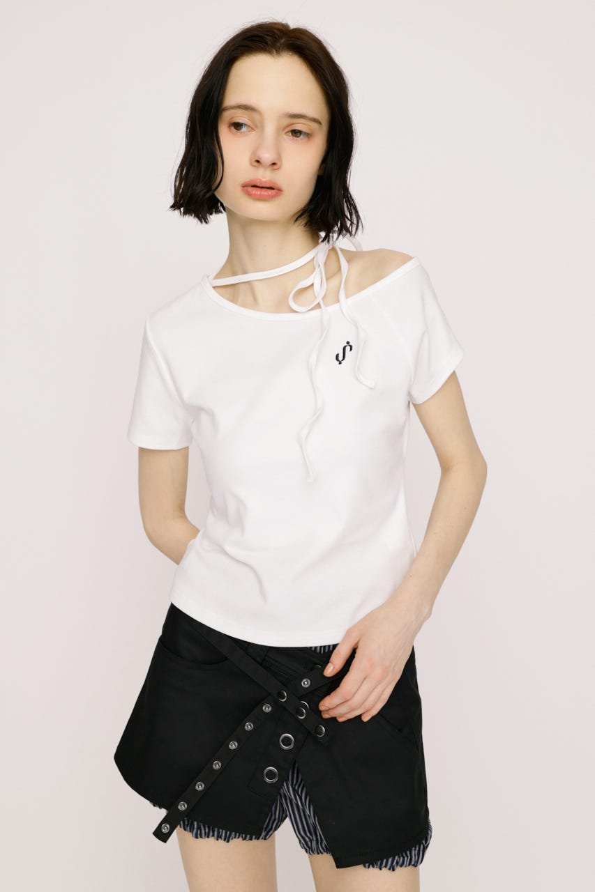 SLY（スライ）ONE SHOULDER S. トップス【ONESHOULDERS.TOPS】■POINTシンプルながらも、首元の共地リボンデザインが目を惹くワンショルダートップス。ぐるっと首に巻くだけで、コーディネートにさりげないアクセン...