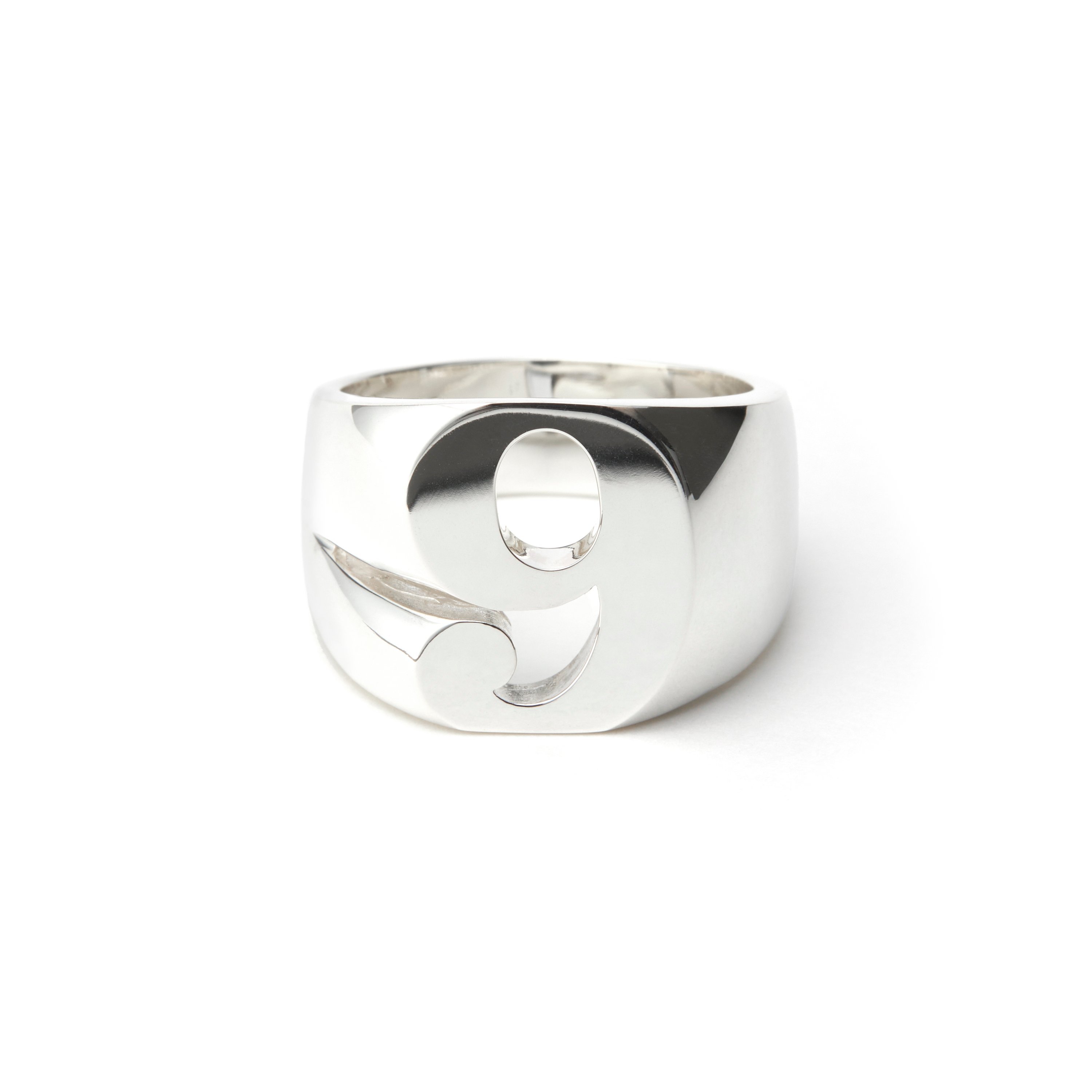 FANTASTIC MAN（ファンタスティック マン）RING 930カレッジリングをモチーフに現代的な造形のメッセージリングに再構築したアイテムアイテム素材Silver925アイテム最大幅約18mm国内JCS規格サイズ11号ー23号1点ご...