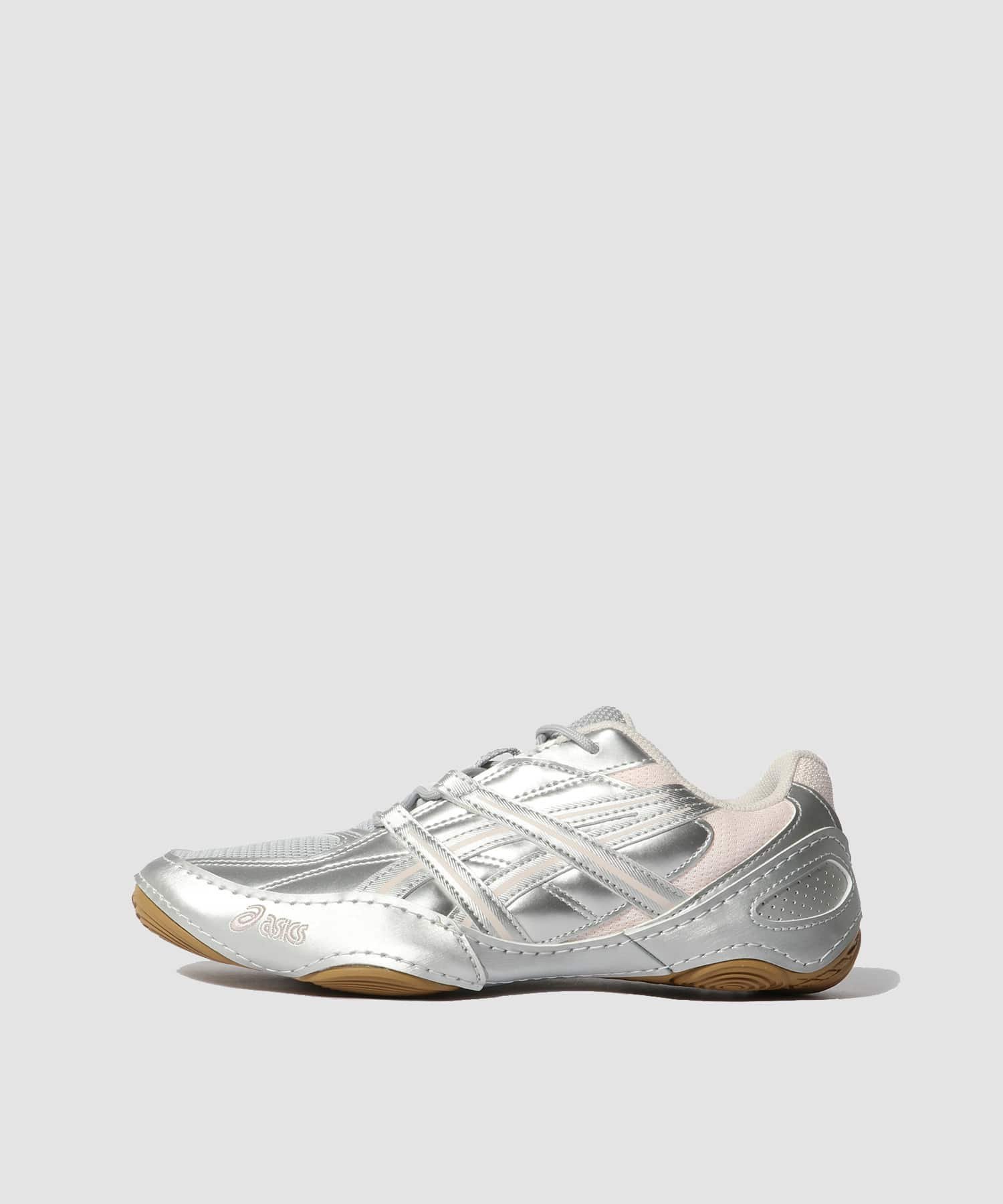 ESTNATION（エストネーション）asics / HYPERSYNC過去のレスリングシューズと陸上競技シューズから着想を得て誕生した「HYPERSYNC（ハイパーシンク）」。薄型ソールが足元との一体感を高め、地面とのつながりを感じられる...